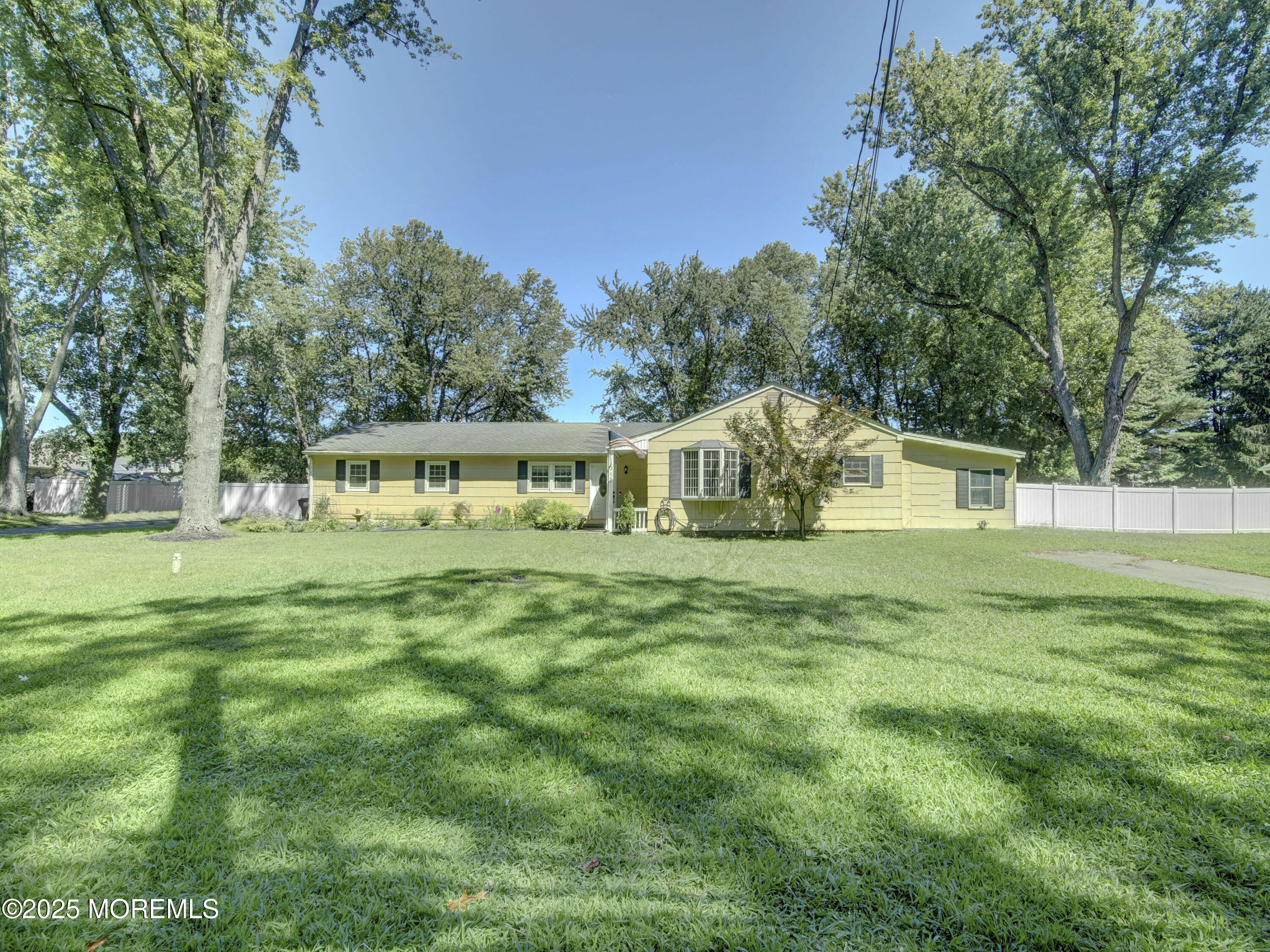 216 Paint Island Spring Rd, Millstone Township, NJ 08510 - MLS 22525676 ...