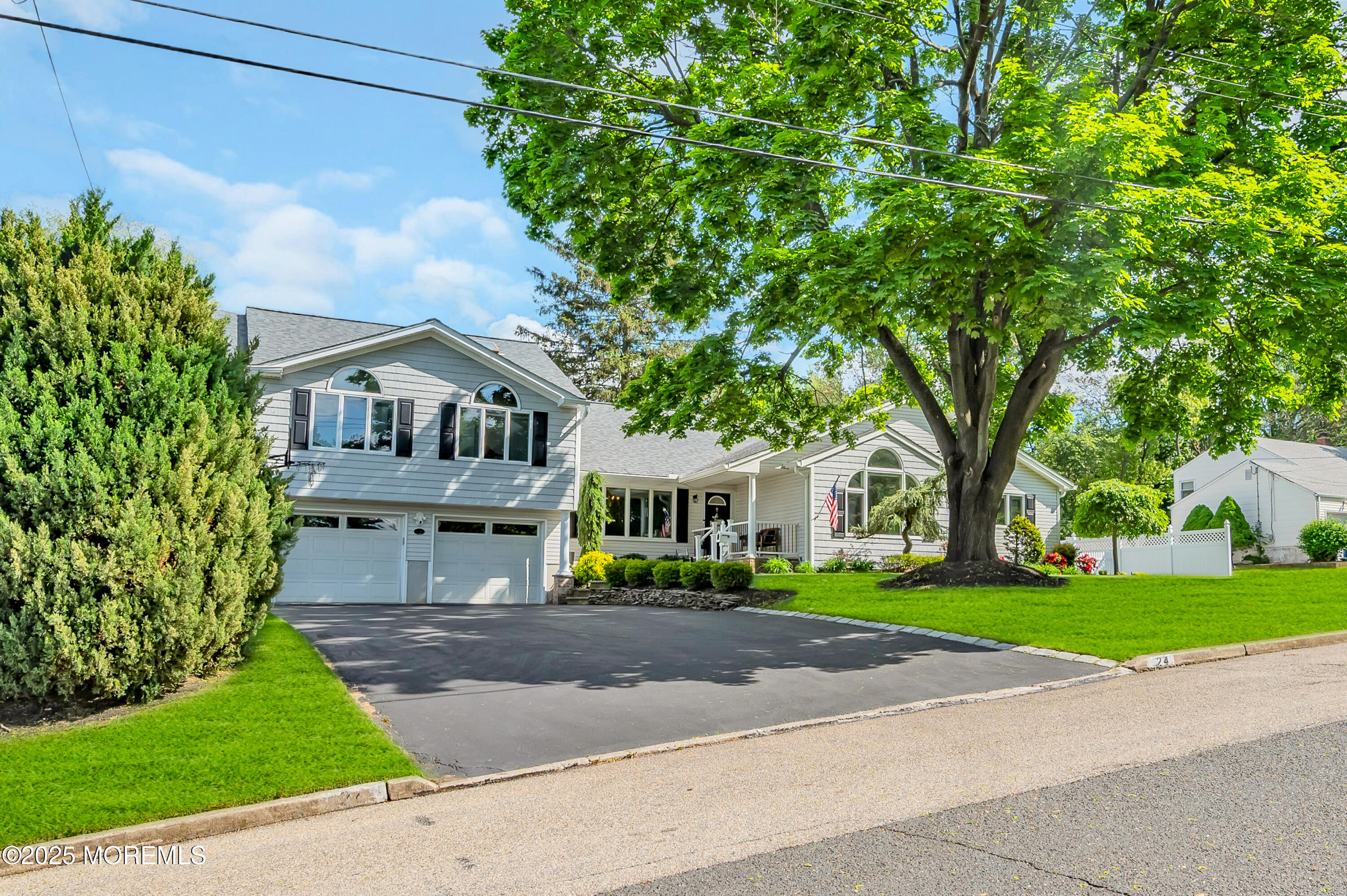 24 Daniel Dr, Middletown, NJ 07748 - MLS 22513622 - Coldwell Banker