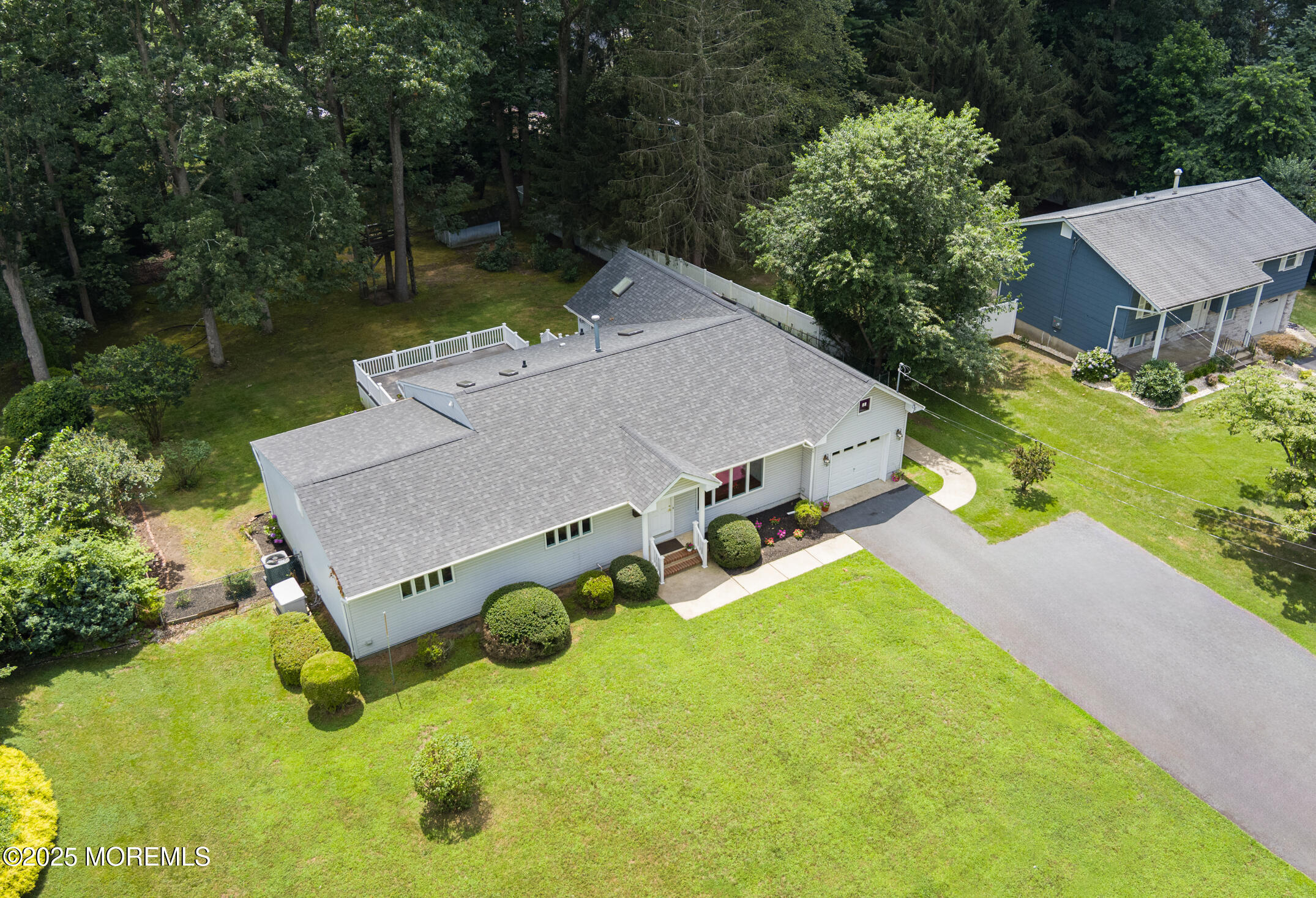 10 Locust Grove Ln, Manalapan Township, NJ 07726 - MLS 22520414 ...