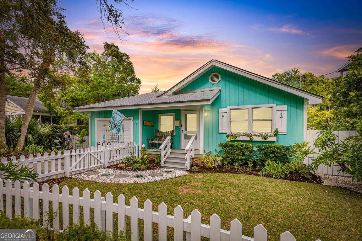 1129 College St, Saint Simons, GA 31522 - MLS 10502222 - Coldwell Banker