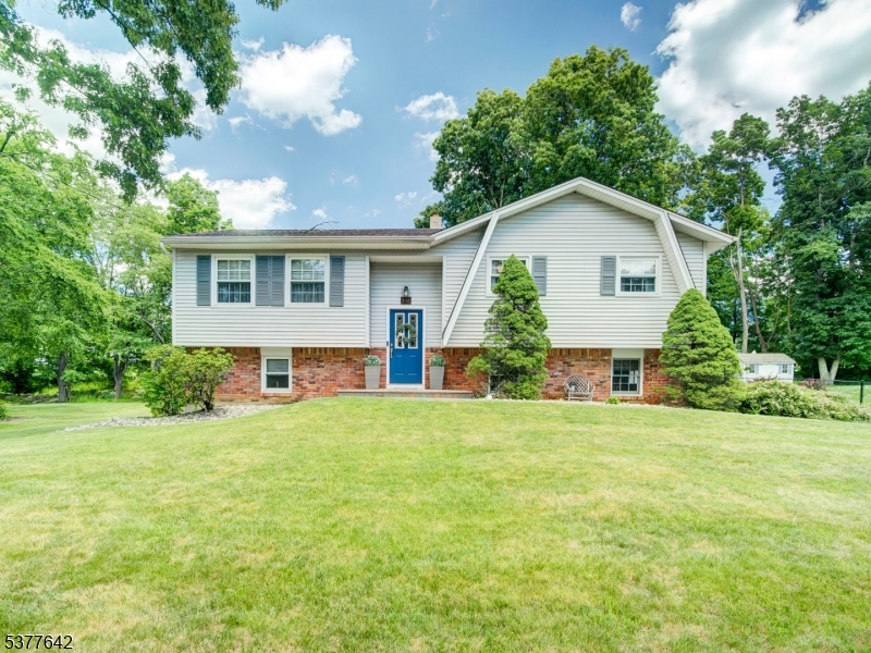 17 Sunset Dr, Mount Olive, NJ 07828 - MLS 4034662 - Coldwell Banker