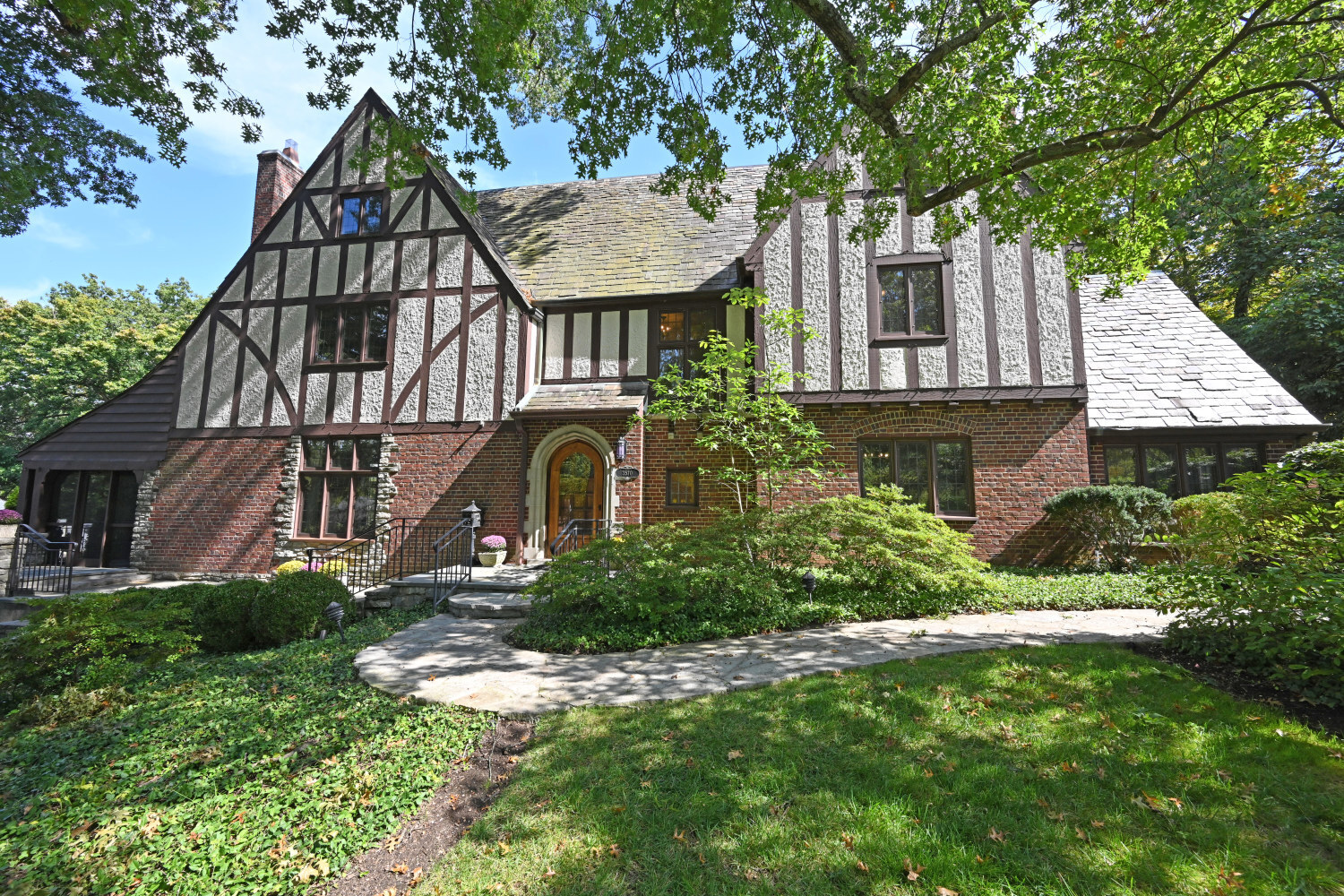 3570 Bayard Dr, Cincinnati, OH 45208 - MLS 1785227 - Coldwell Banker