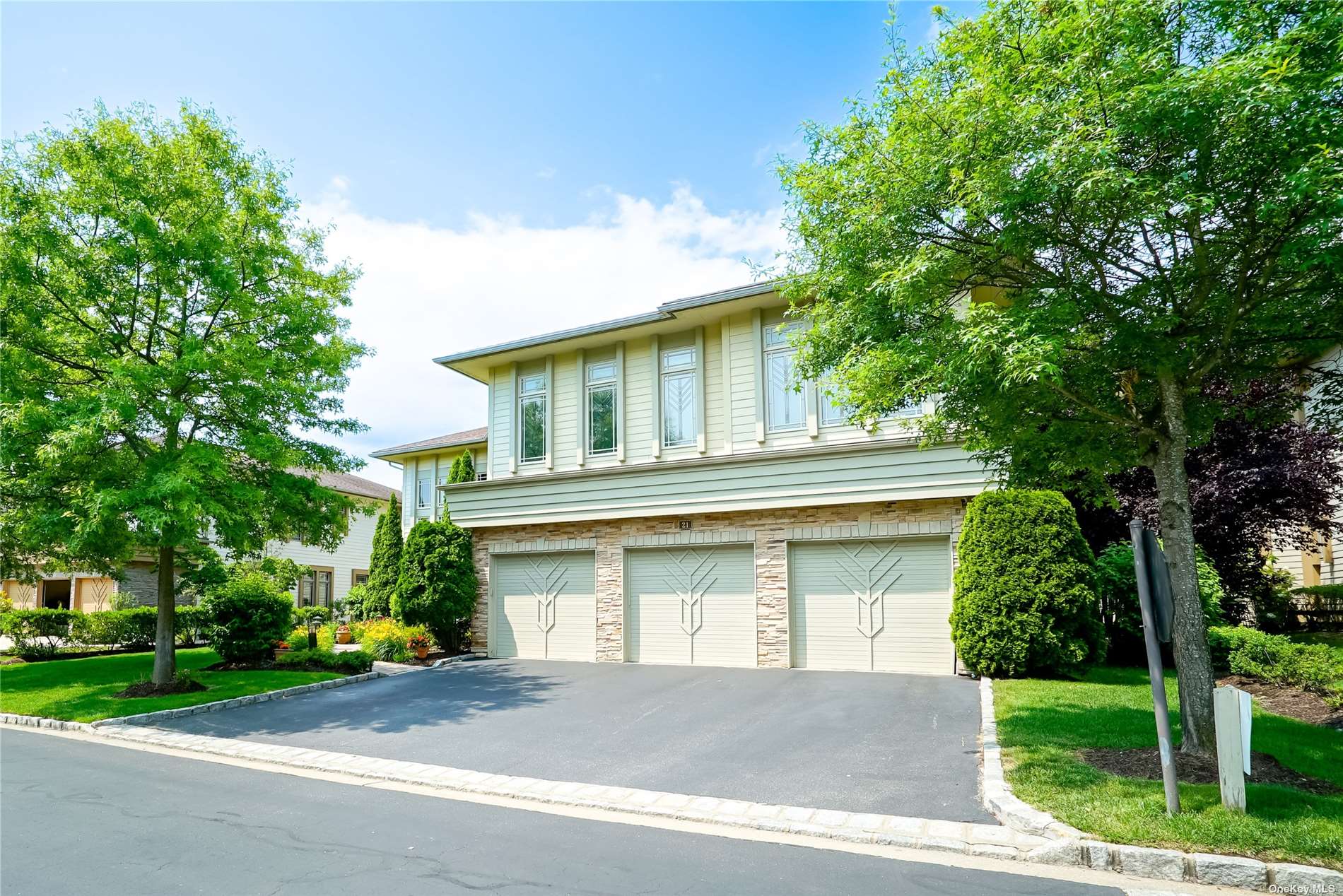 21 Olde Hamlet Dr Jericho Ny 11753 Mls 3485570 Coldwell Banker