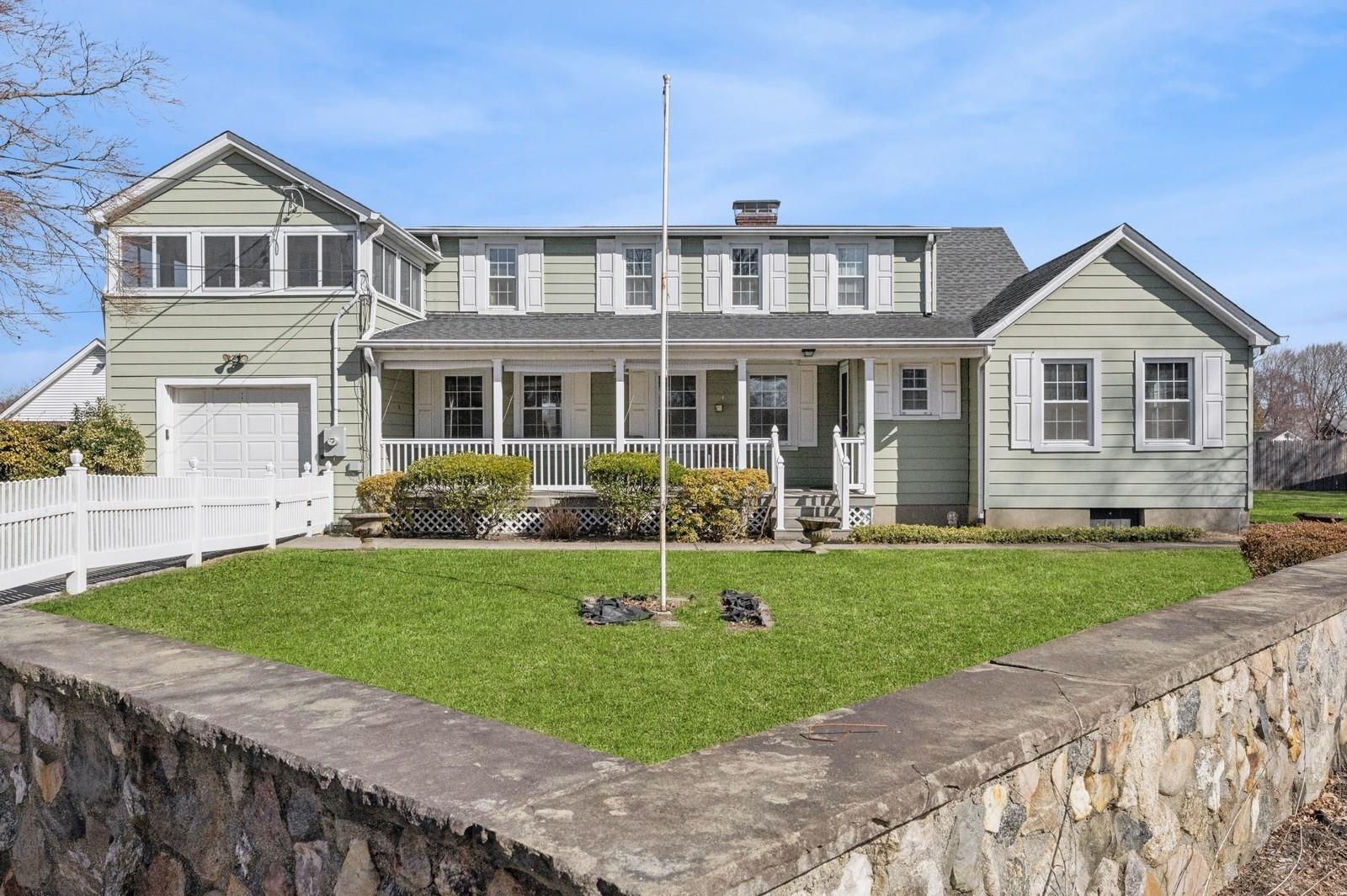 26 Kelly Ct, Kings Park, NY 11754 - MLS 828241 - Coldwell Banker