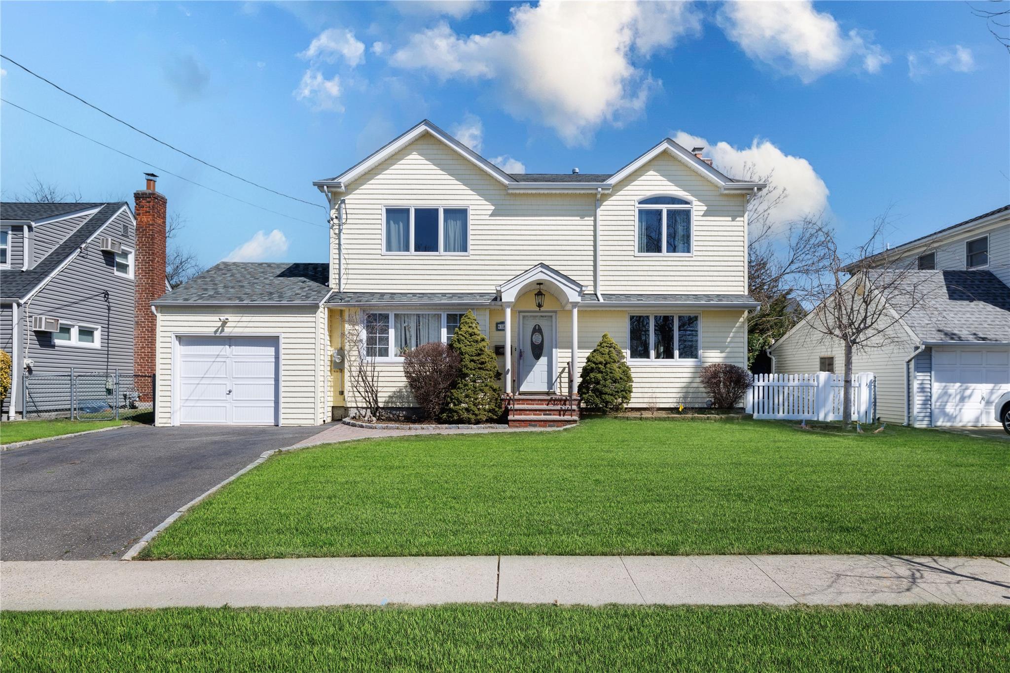 18 Bretton Rd, New Hyde Park, NY 11040 - MLS 833900 - Coldwell Banker