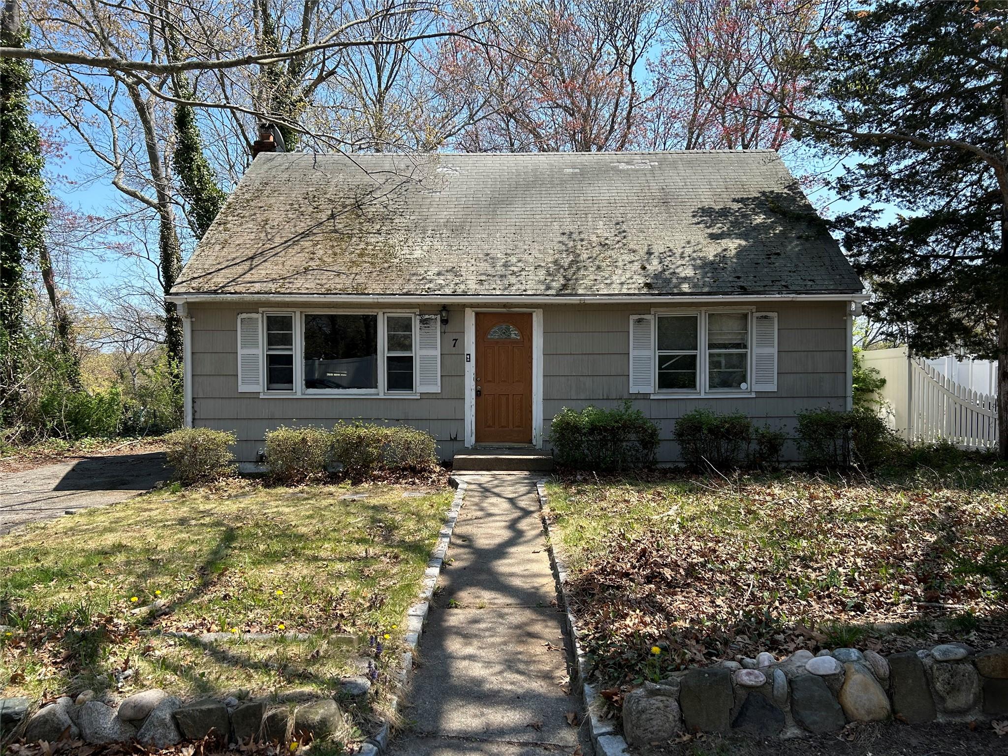 7 Sea Cliff Rd, Sound Beach, NY 11789 - MLS 852935 - Coldwell Banker