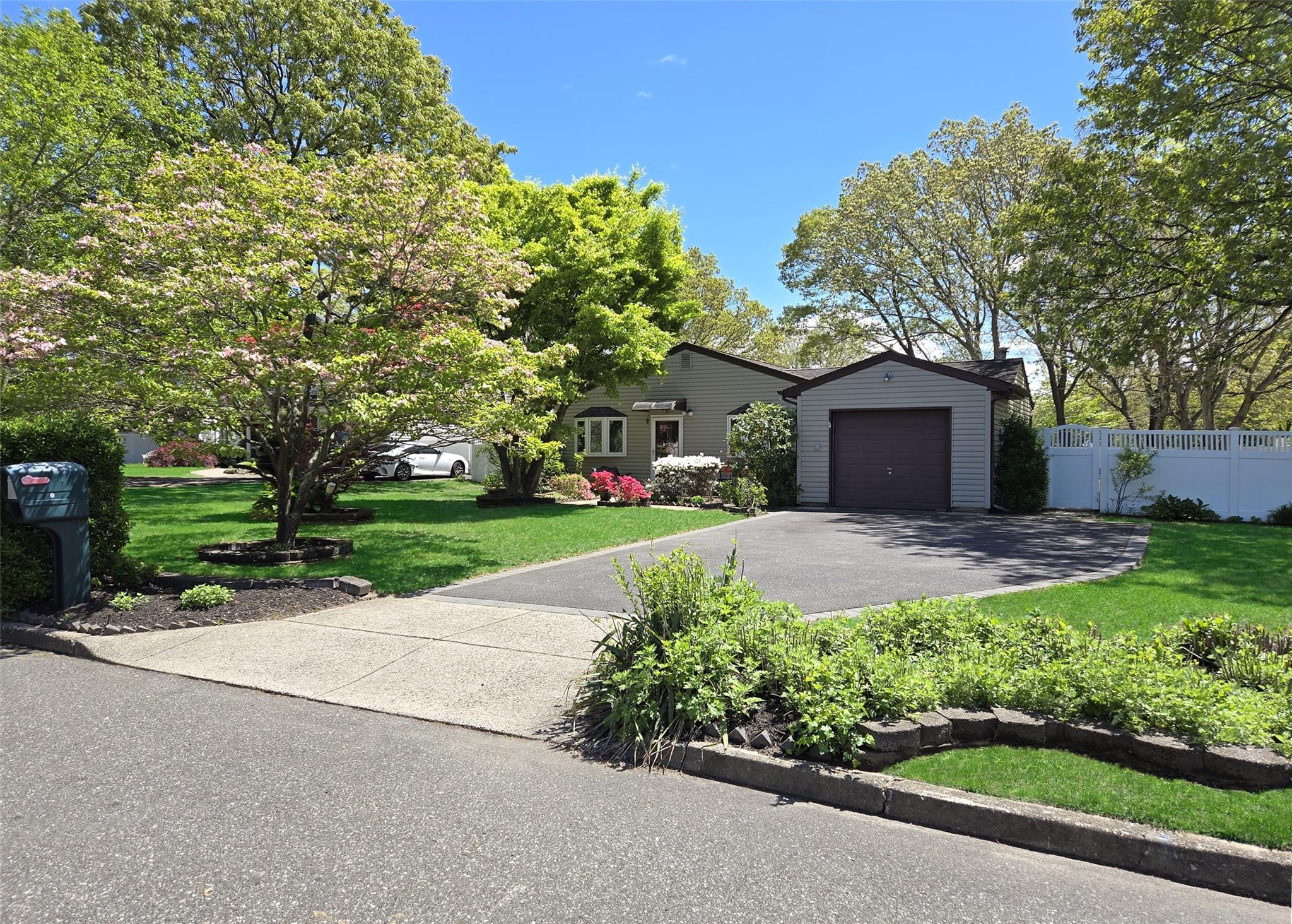 9 Irene Ct, Centereach, NY 11720 - MLS 860884 - Coldwell Banker