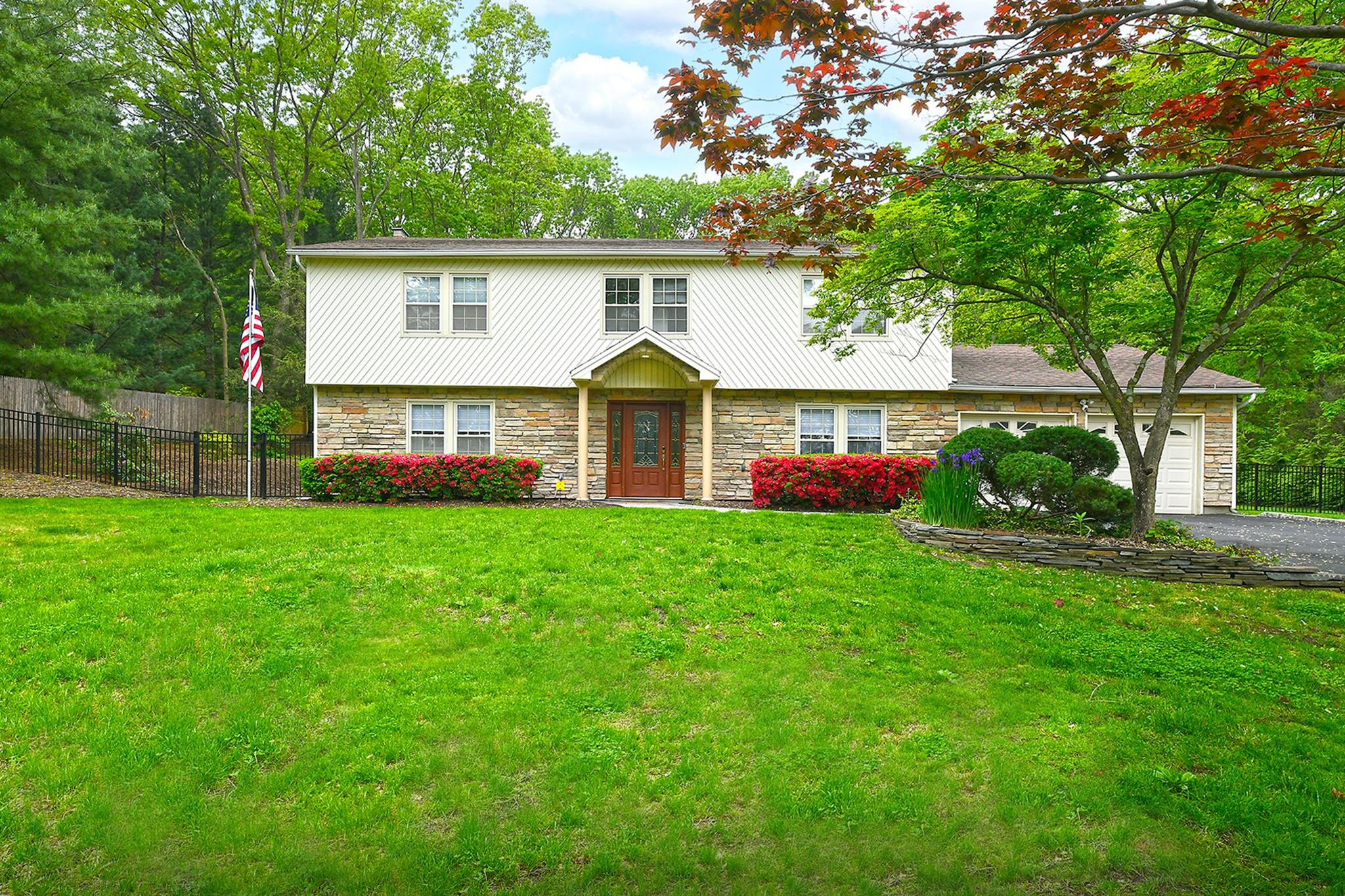 112 Stonehurst Ln, Dix Hills, NY 11746 - MLS 863606 - Coldwell Banker