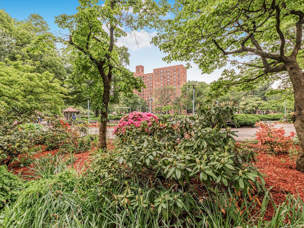44 Metropolitan Oval #10D, Bronx, NY 10462 - MLS 864374 - Coldwell Banker