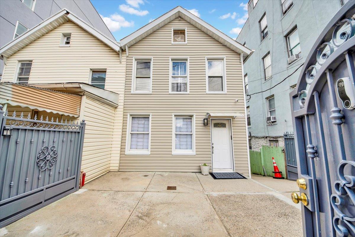 735 E 216th St, Bronx, NY 10467 - MLS 867185 - Coldwell Banker