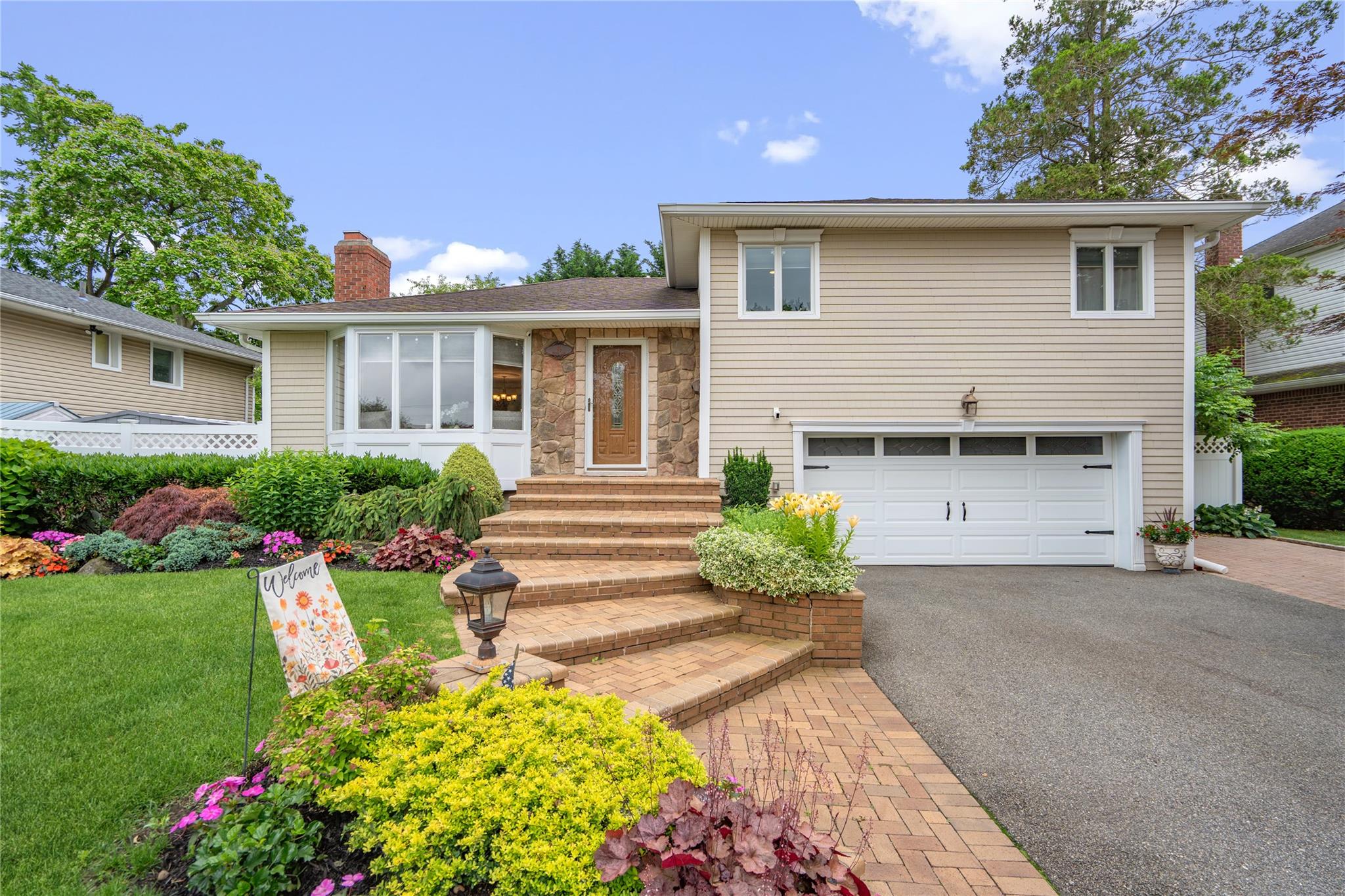 86 Phipps Ln, Plainview, NY 11803 - MLS 876239 - Coldwell Banker