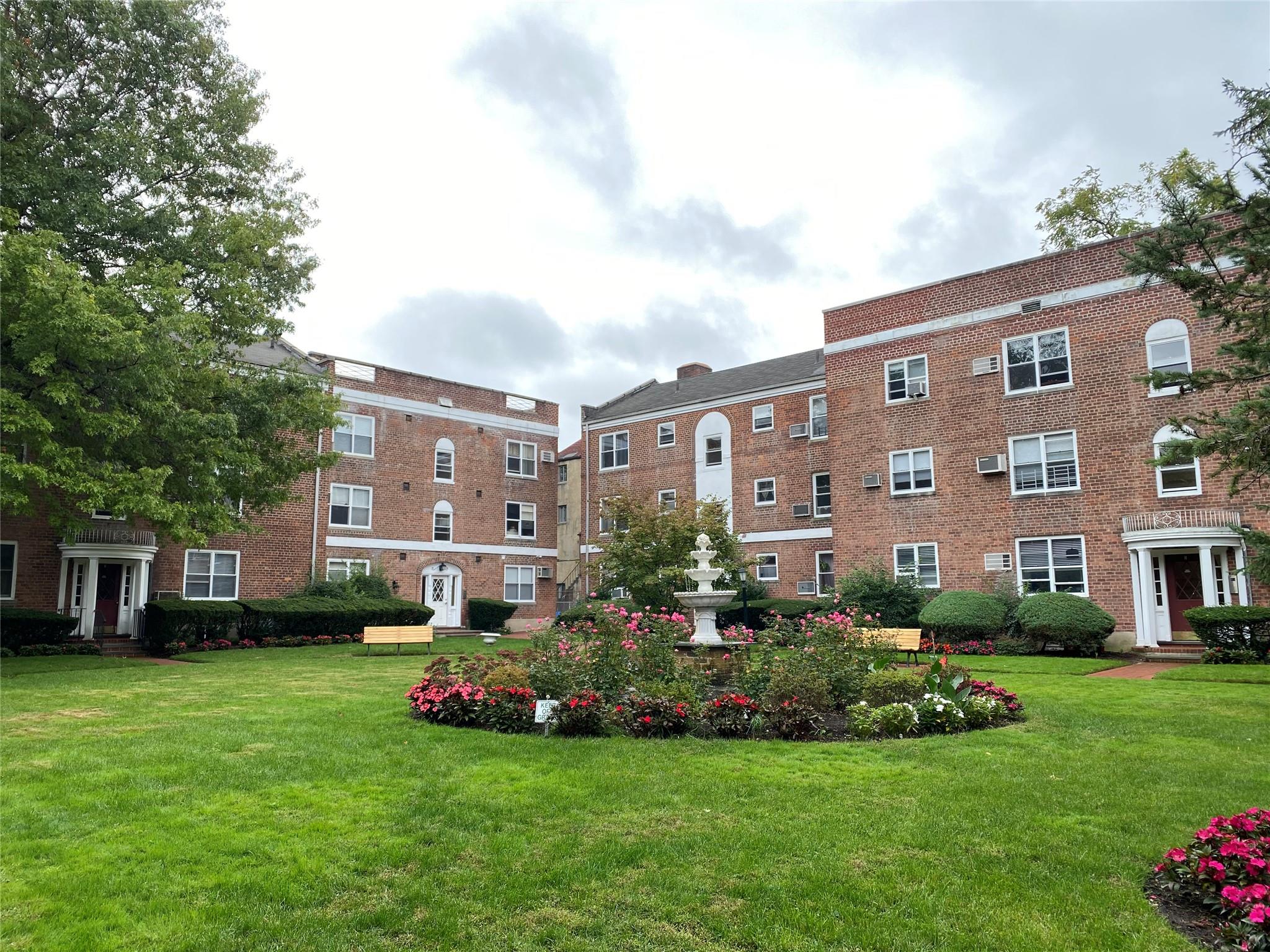 221 Middle Neck Rd #H2, Great Neck, NY 11021 - MLS 881296 - Coldwell Banker