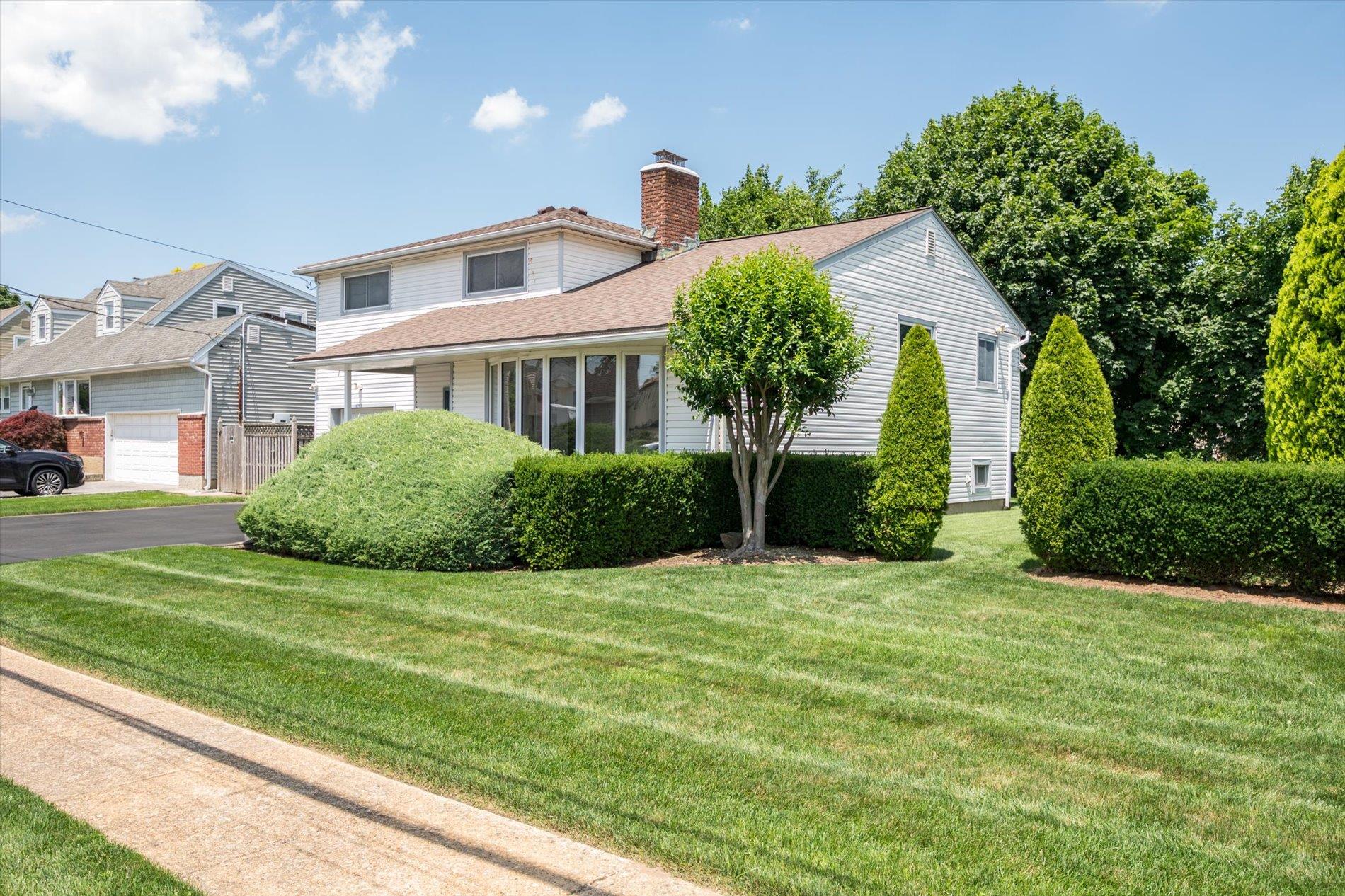 2703 Bayview Ave, South Merrick, NY 11566 - MLS 882310 - Coldwell Banker