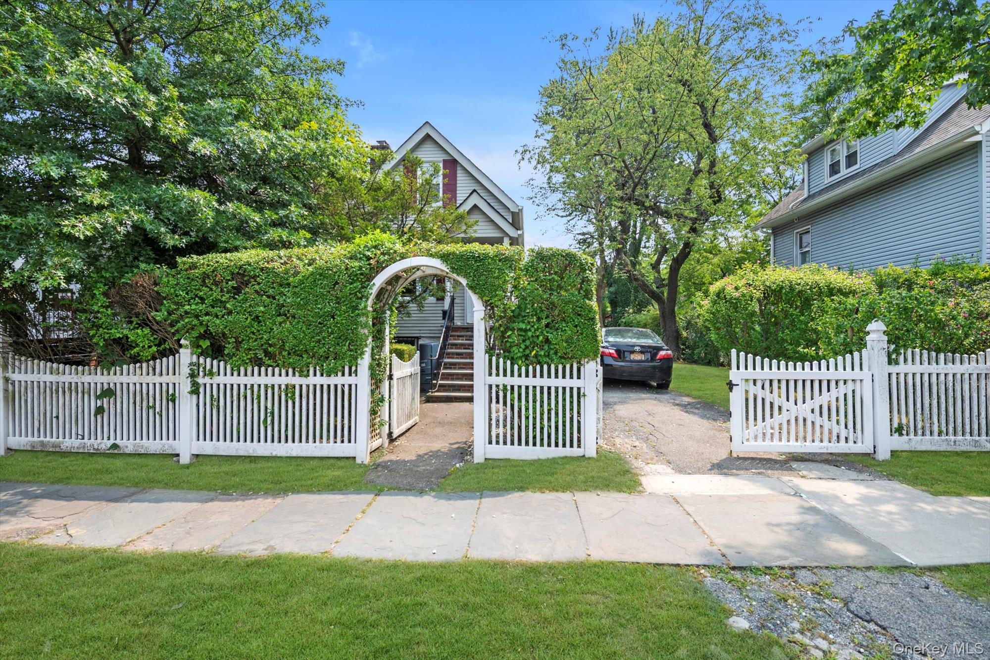 1906 Edenwald Ave, Bronx, NY 10466 - MLS 899199 - Coldwell Banker