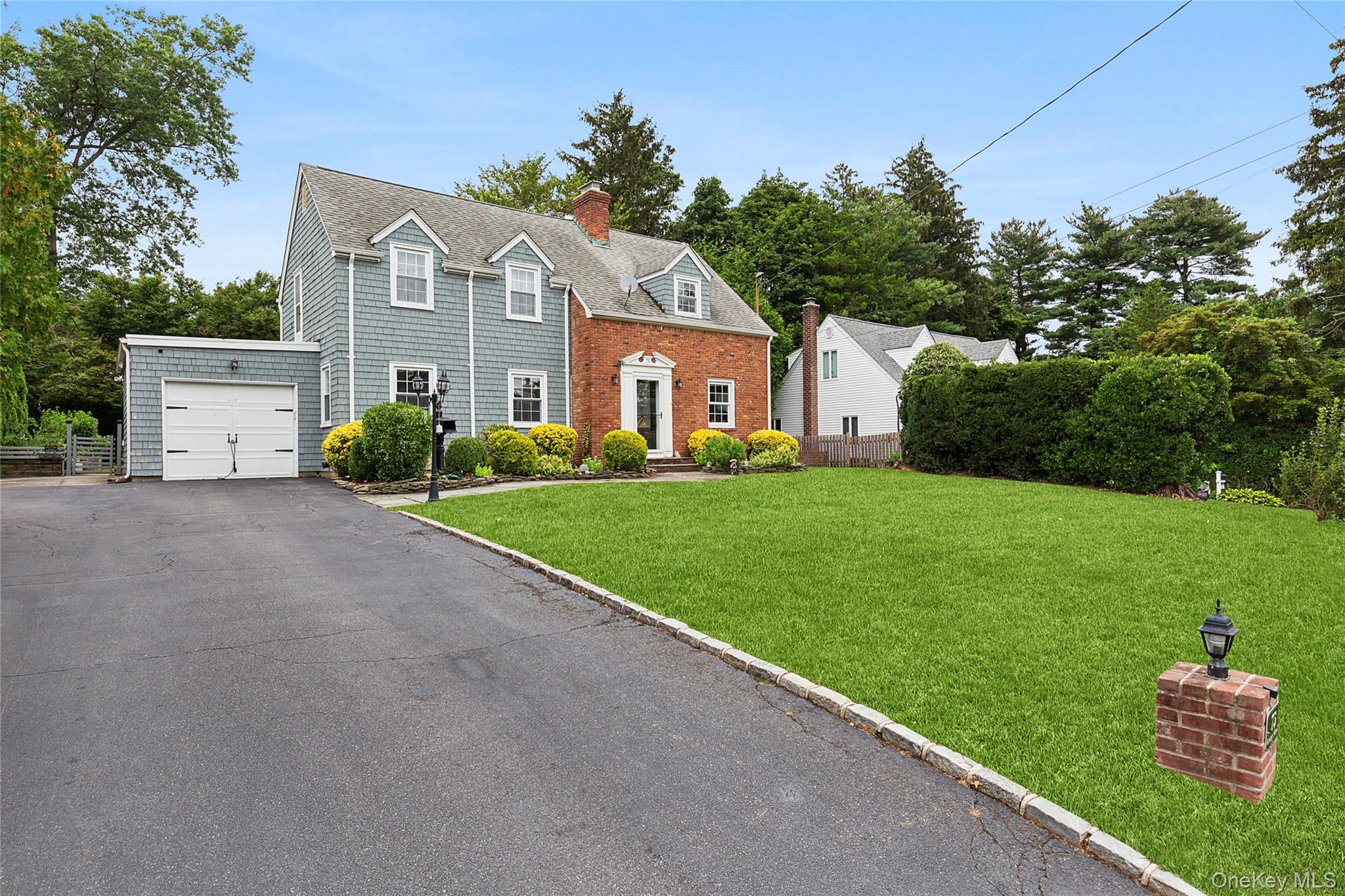 75 George St, Roslyn Heights, NY 11577 - MLS 900351 - Coldwell Banker