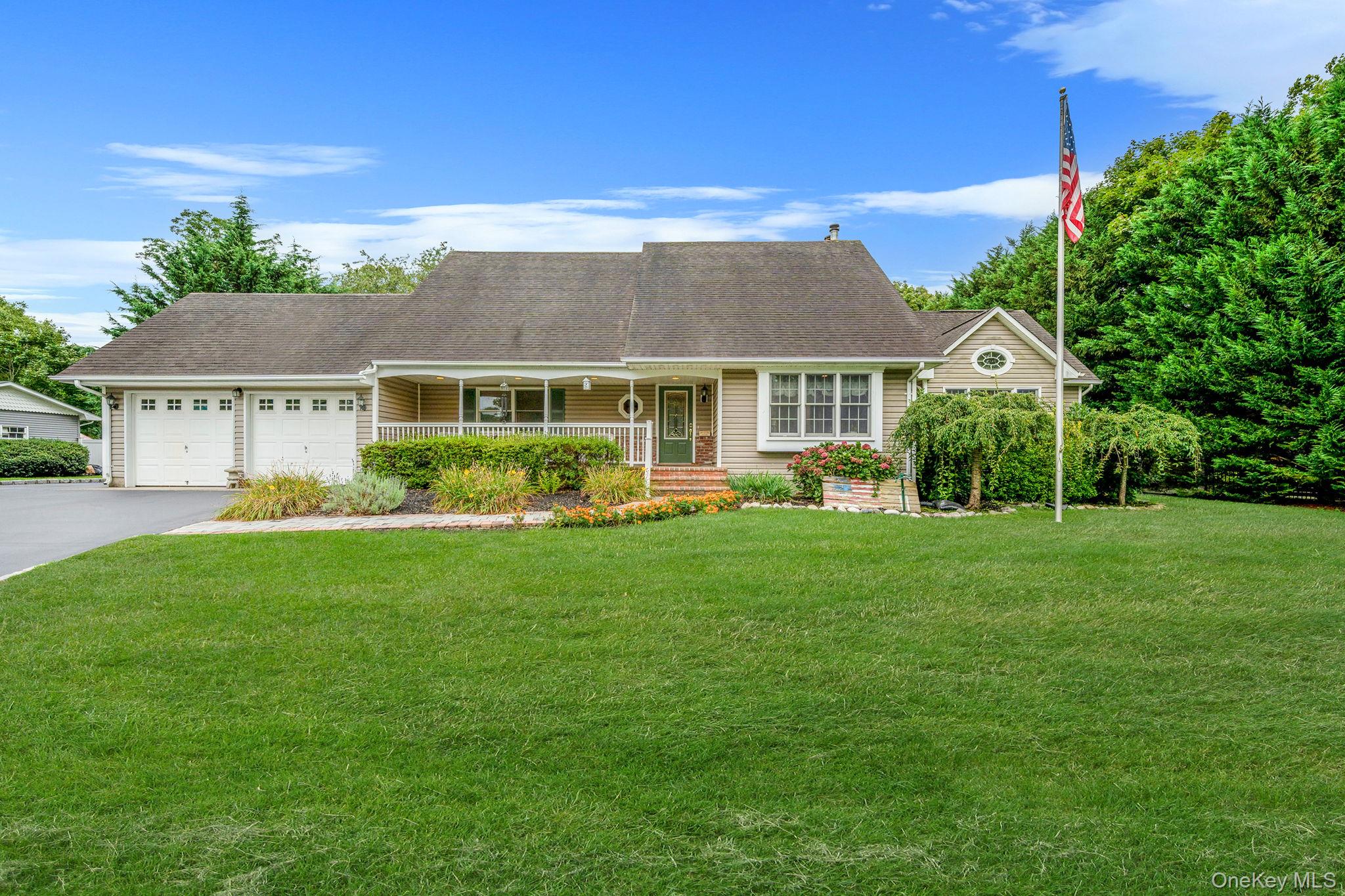 10 Spyglass Ln, East Setauket, NY 11733 - MLS 902576 - Coldwell Banker