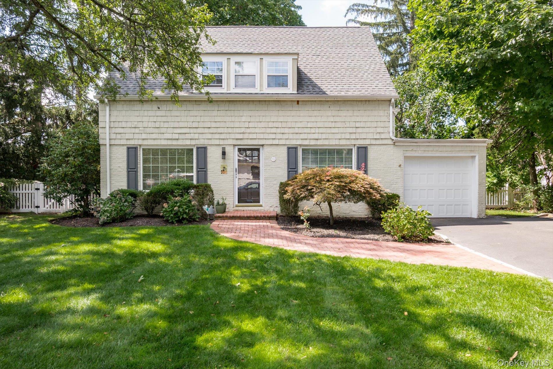 151 Milburn Ln, East Hills, NY 11577 - MLS 946140 - Coldwell Banker