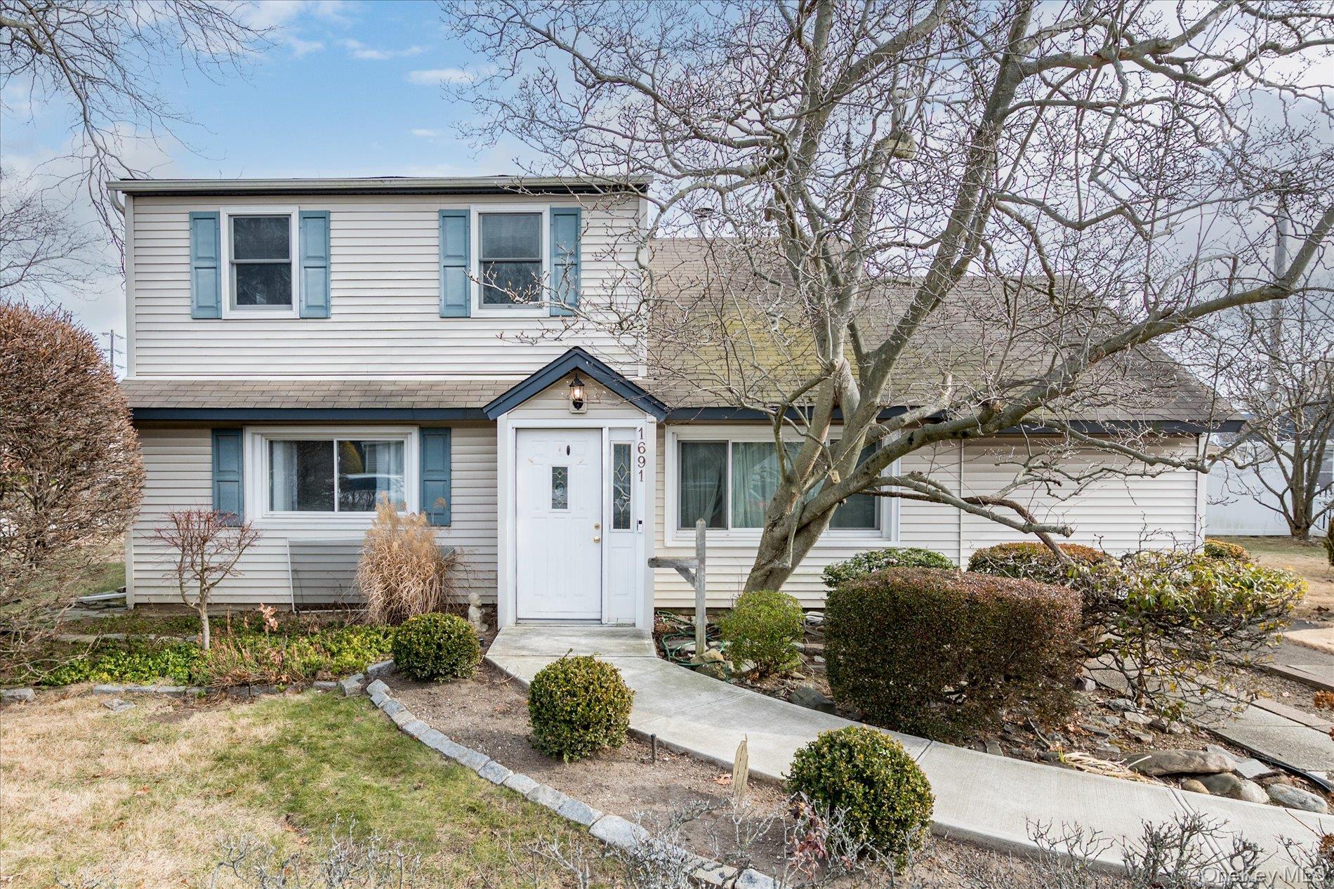 1691 Lehigh Rd, Wantagh, NY 11793 - MLS 947065 - Coldwell Banker