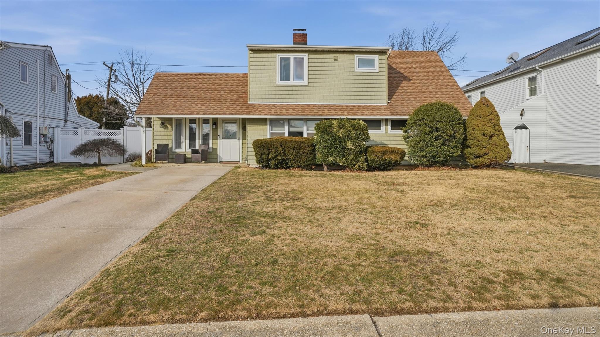 35 Twin Ln N, Wantagh, NY 11793 - MLS 947353 - Coldwell Banker