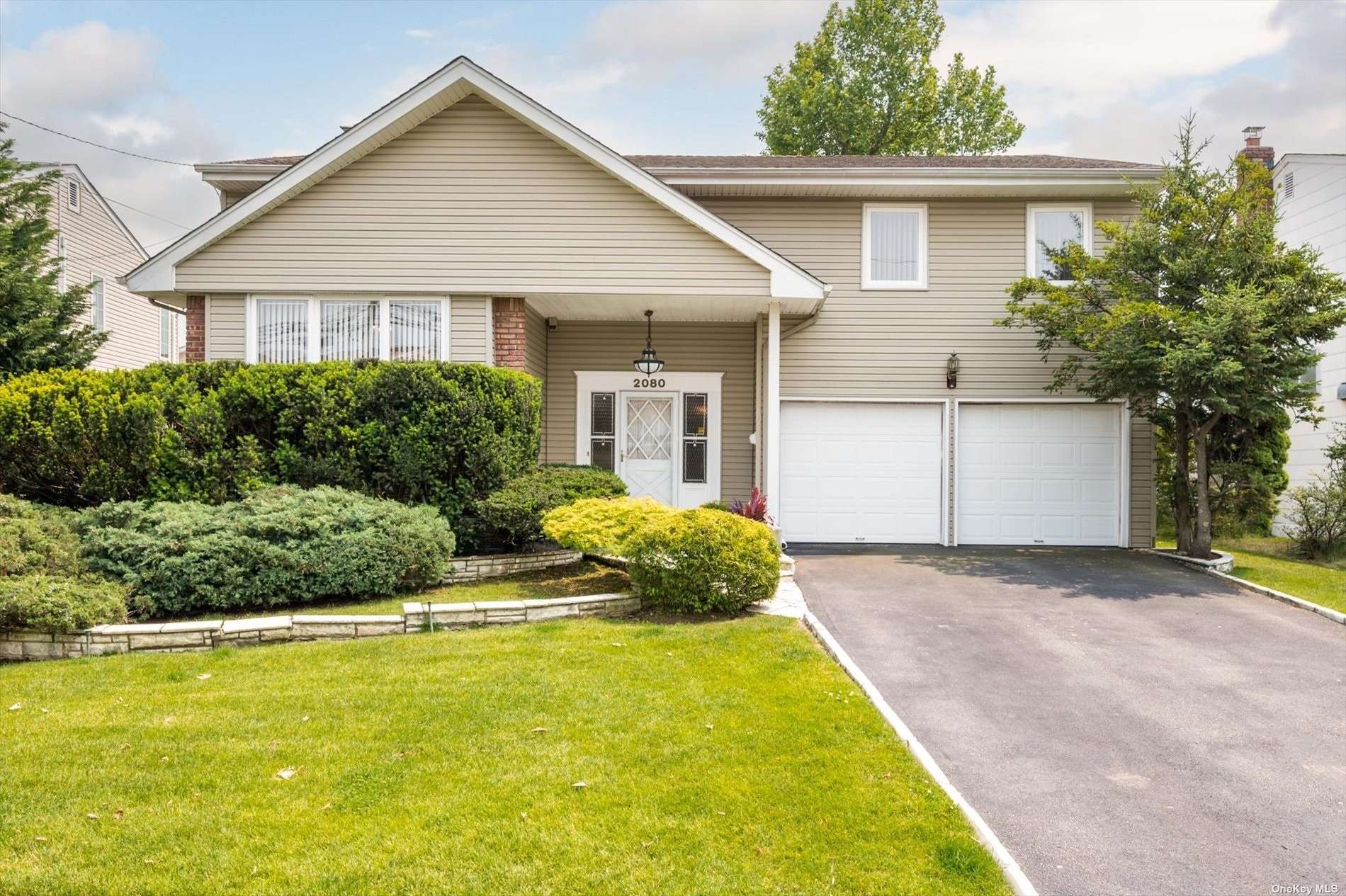 2080 Ellen Dr, Merrick, NY 11566 - MLS L3483564 - Coldwell Banker