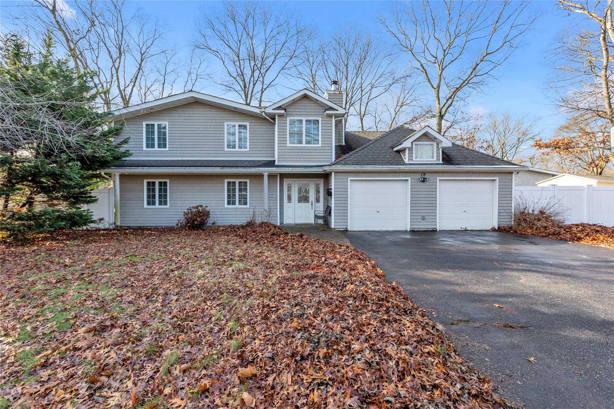 19 Horseshoe Ln, Commack, NY 11725 - MLS 805297 - Coldwell Banker