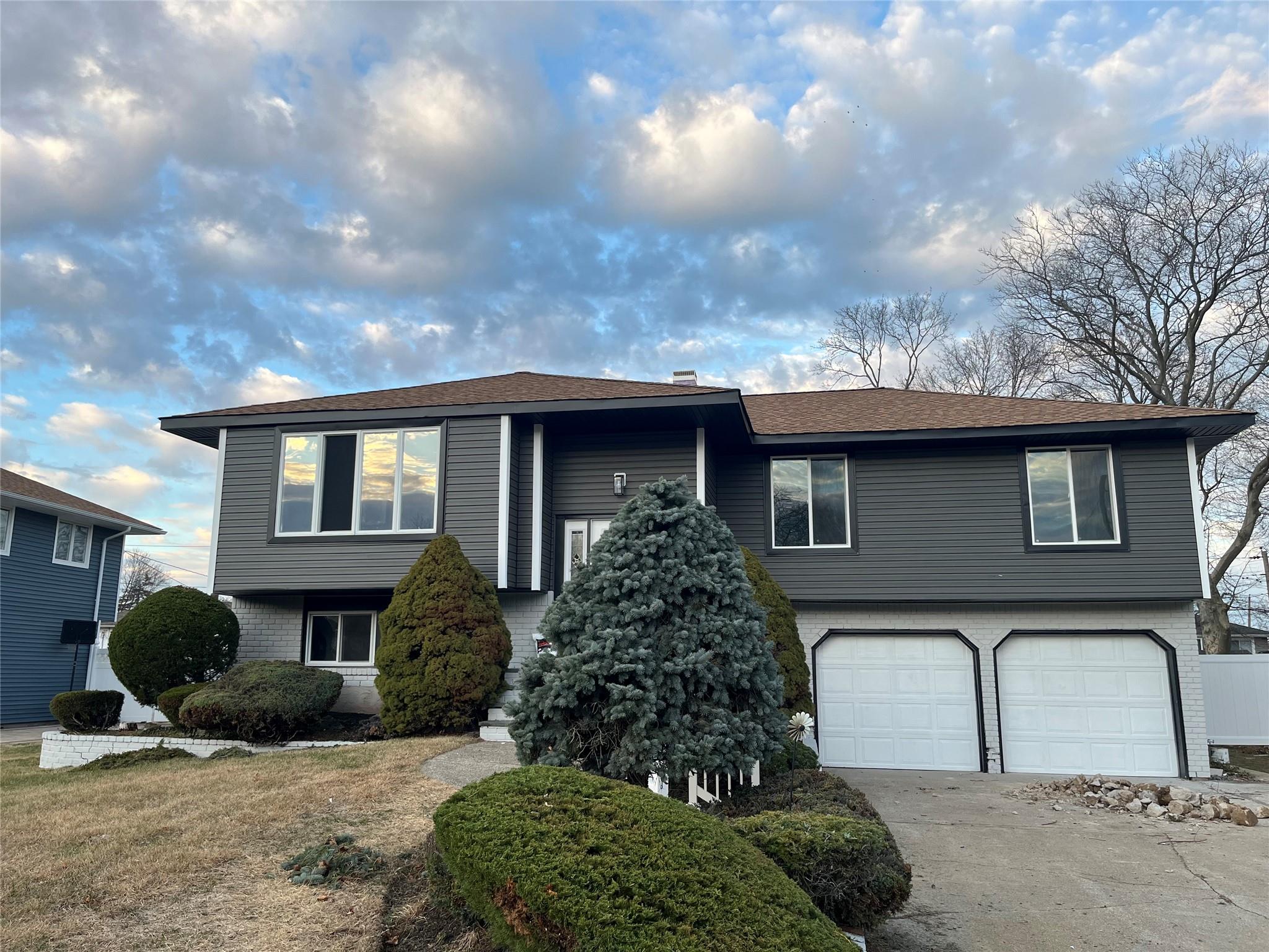 5 Farmstead Rd, Commack, NY 11725 - MLS 808285 - Coldwell Banker
