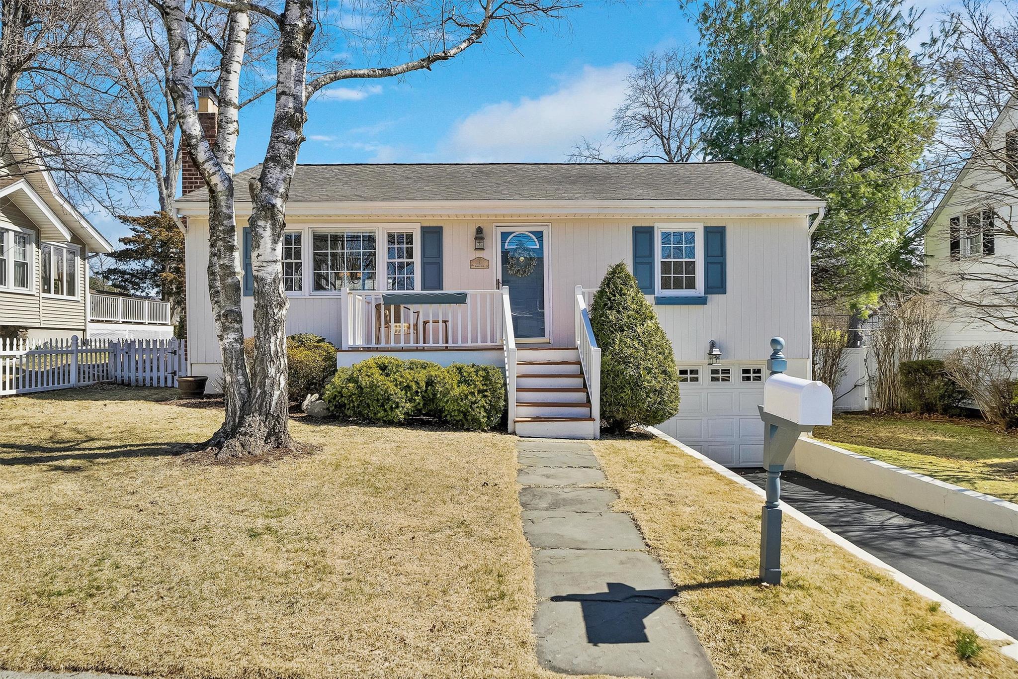 8 Seneca Ave, White Plains, NY 10603 - MLS 815009 - Coldwell Banker