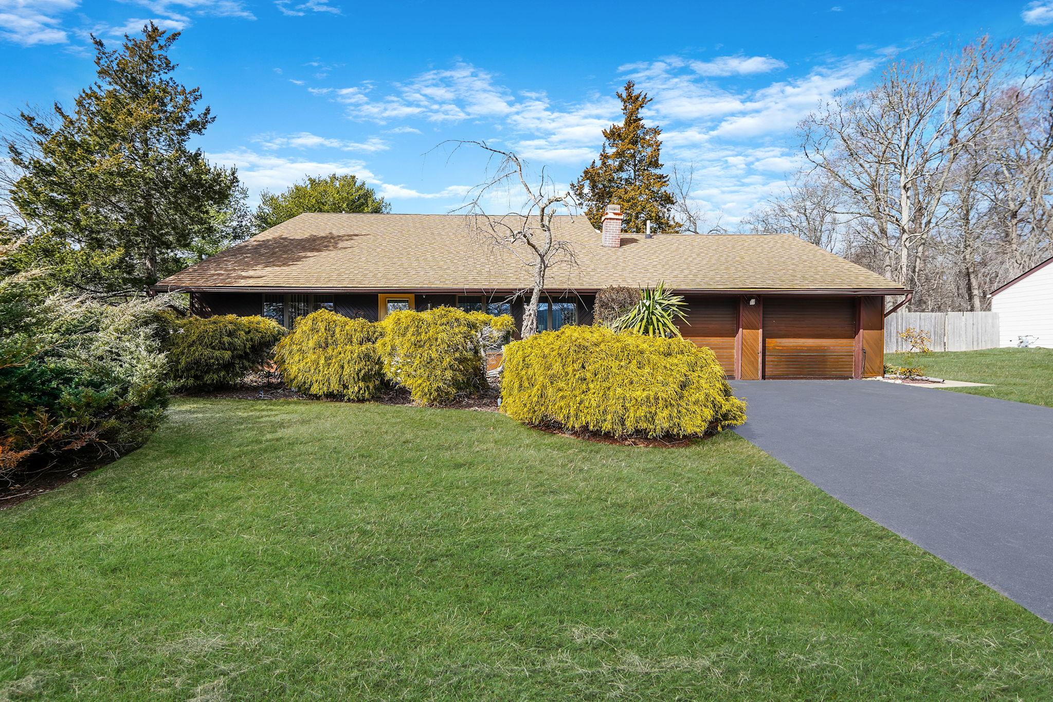 5 Wendy Rd, Coram, NY 11727 - MLS 826871 - Coldwell Banker