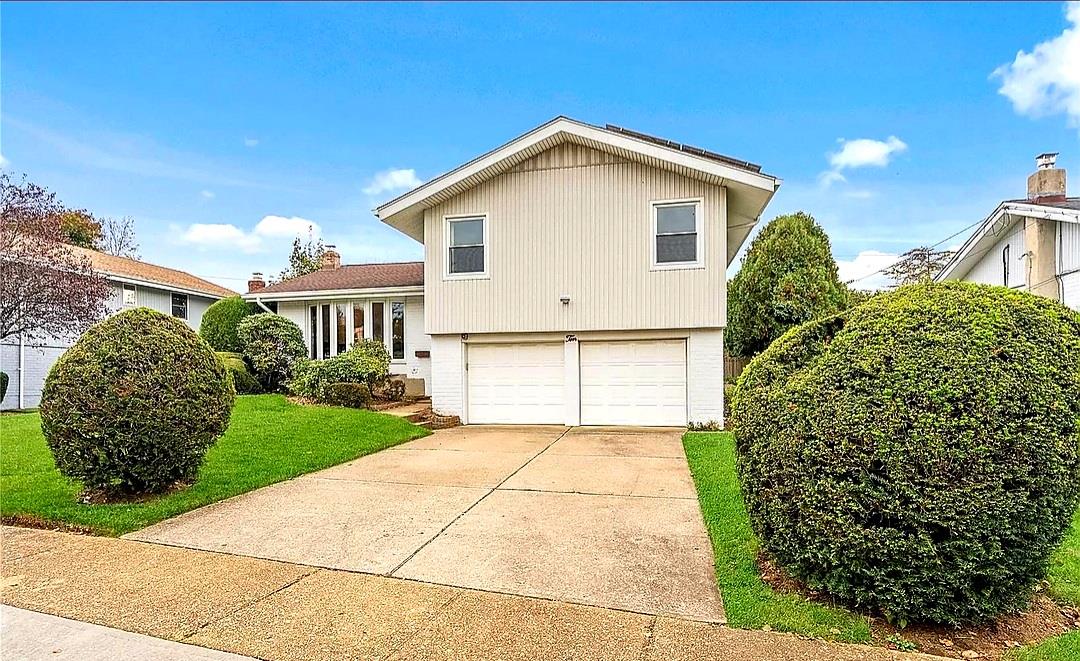 10 Friendly Ln, Jericho, NY 11753 - MLS 831762 - Coldwell Banker