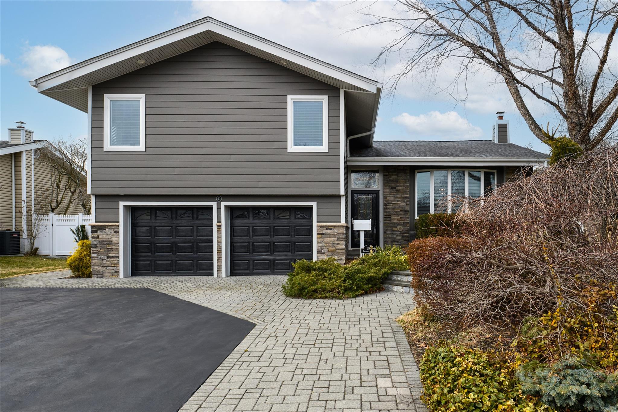 19 Friendly Ln, Jericho, NY 11753 - MLS 834689 - Coldwell Banker