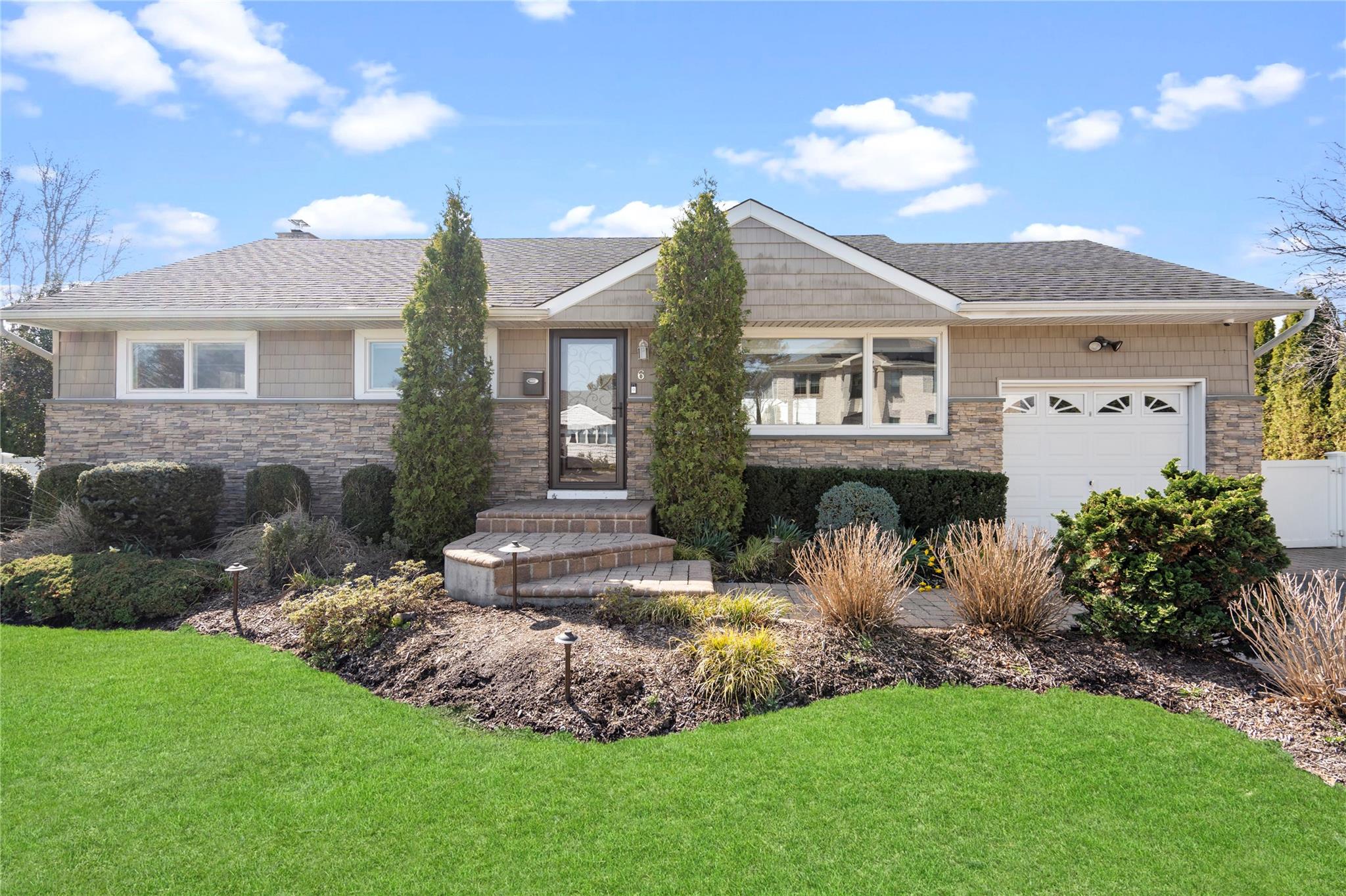 6 Georgia Ln, Plainview, NY 11803 - MLS 835966 - Coldwell Banker