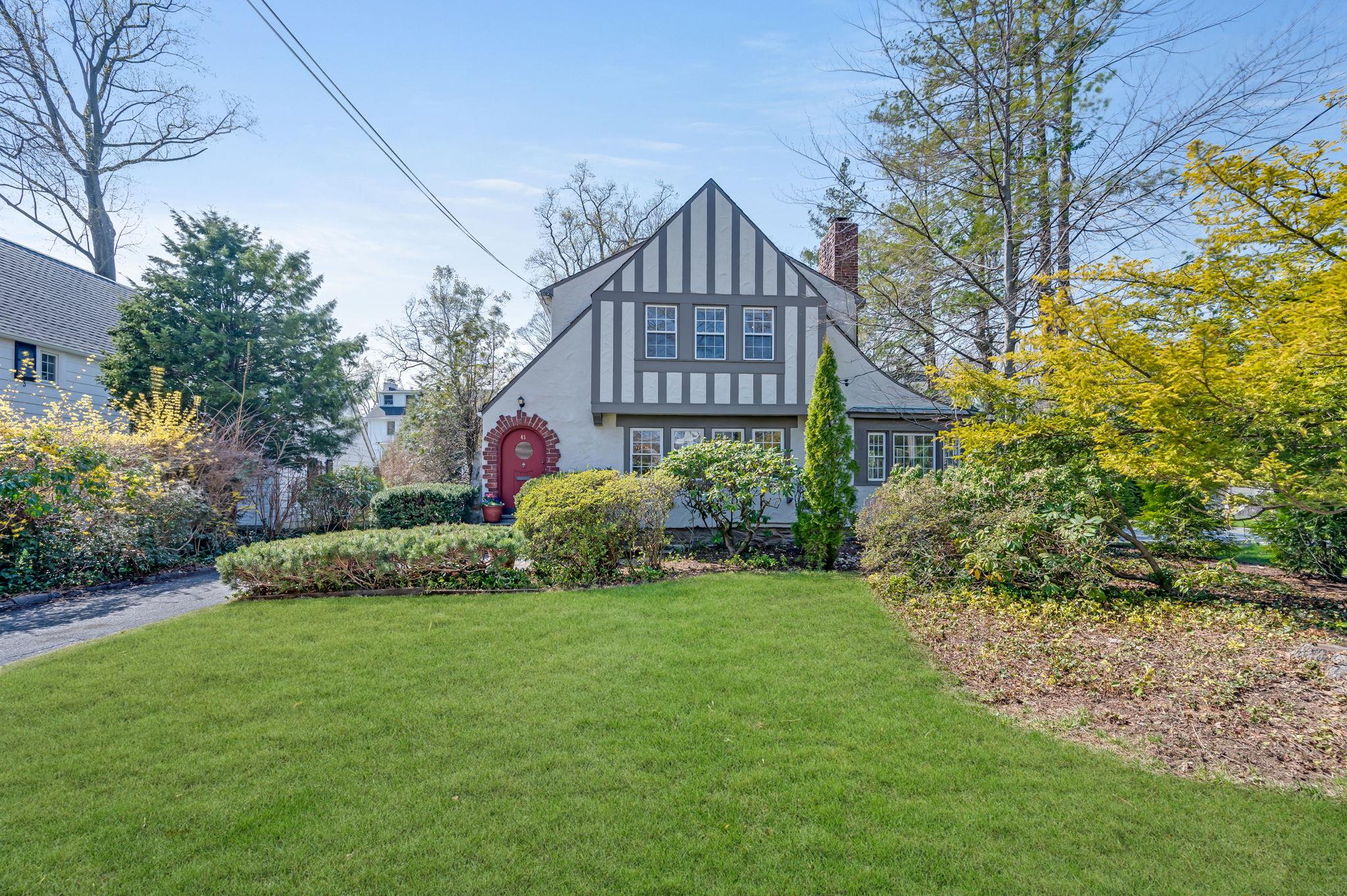 45 Lookout Cir, Larchmont, NY 10538 - MLS 845995 - Coldwell Banker