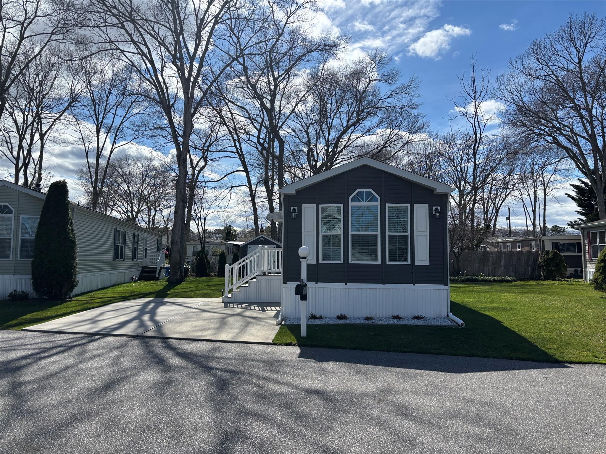 1661 Old Country Rd #25, Riverhead, NY 11901 - MLS 851625 - Coldwell Banker