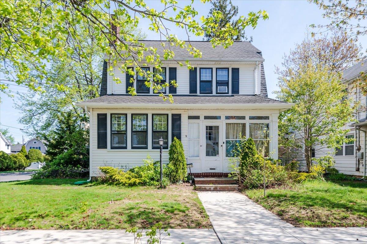 165 Raymond St, Rockville Centre, NY 11570 - MLS 858981 - Coldwell Banker