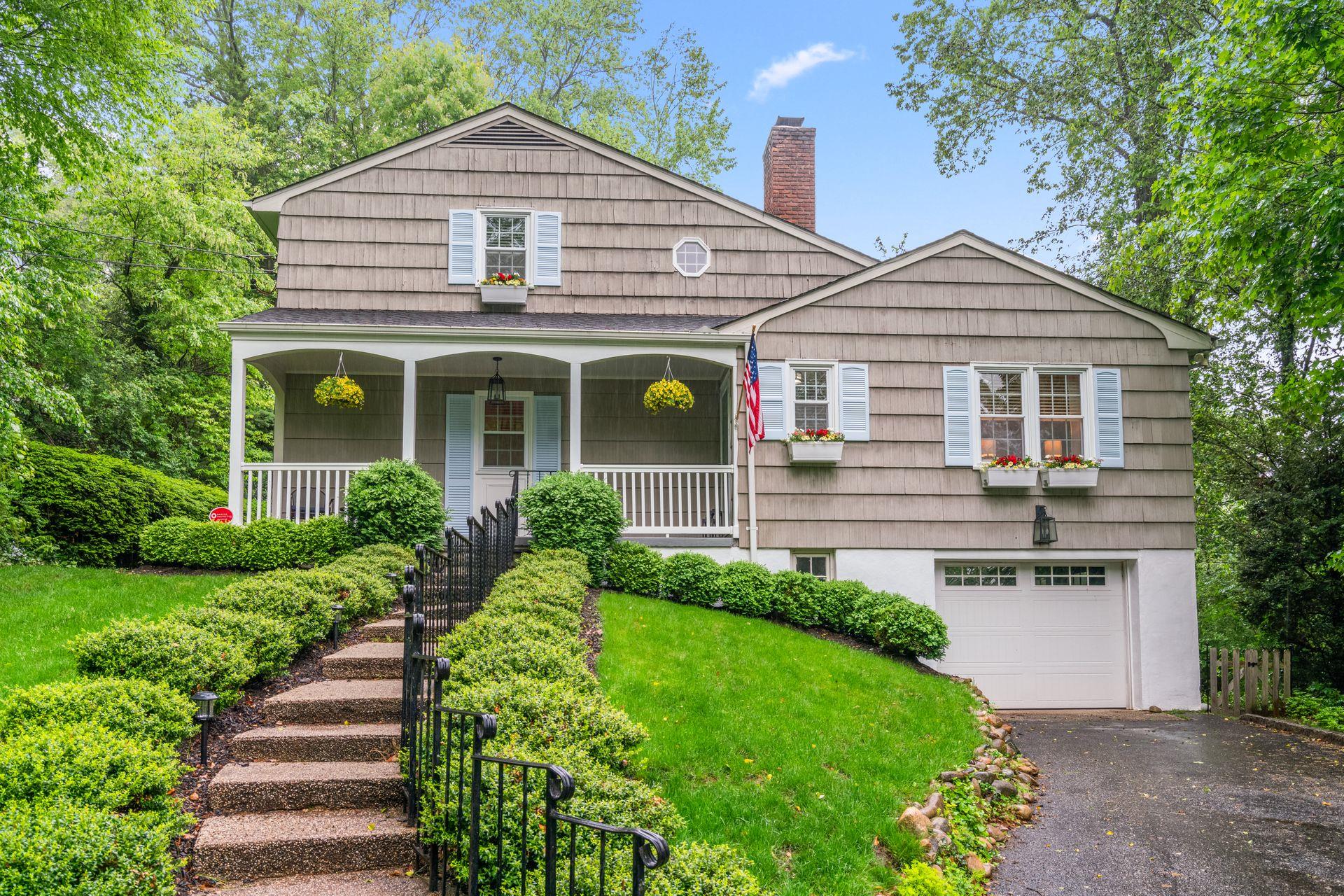 10 Erick Ct, Cold Spring Harbor, NY 11724 - MLS 862228 - Coldwell Banker