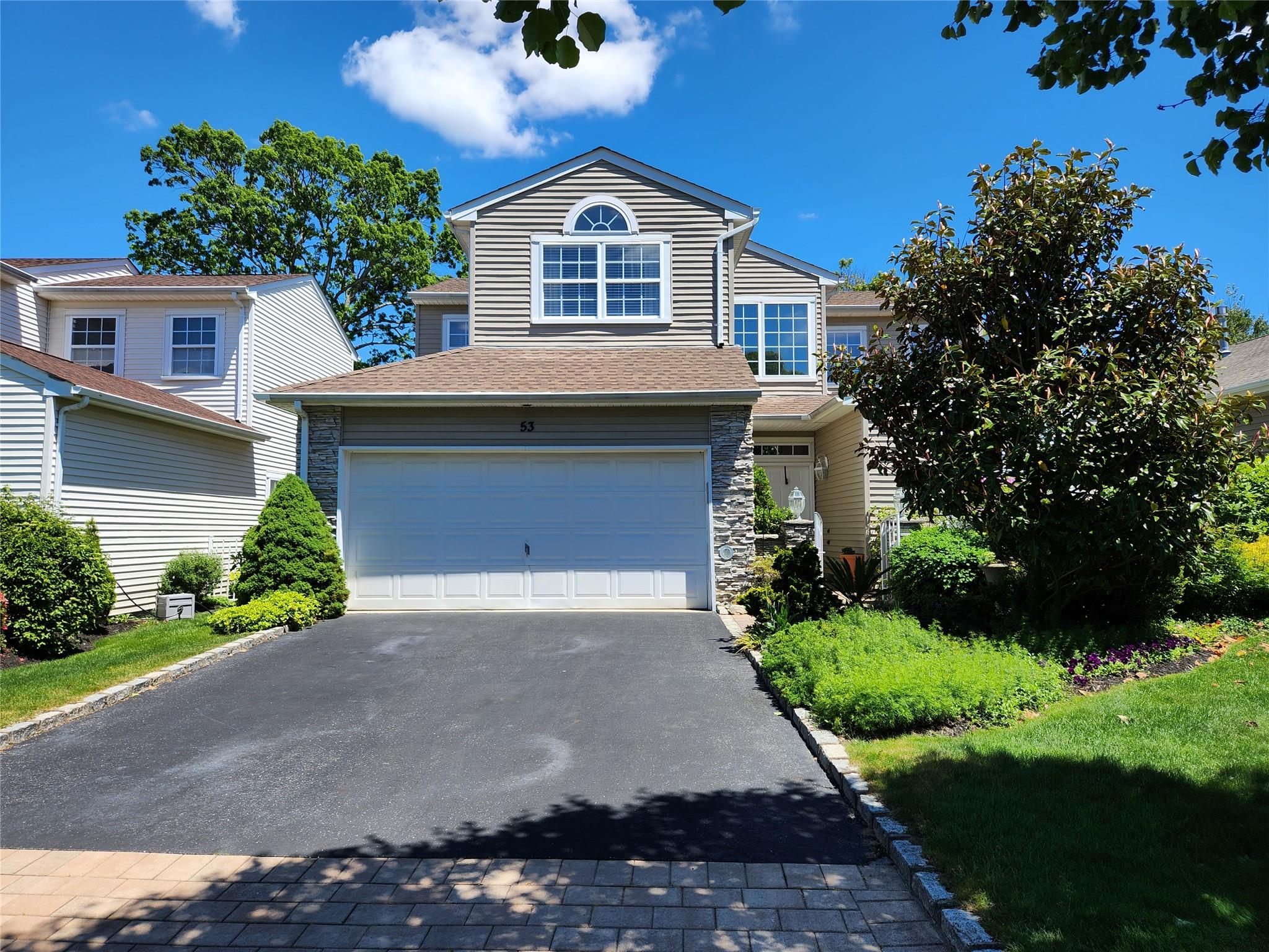 53 Hamlet Dr, Hauppauge, NY 11788 - MLS 868812 - Coldwell Banker