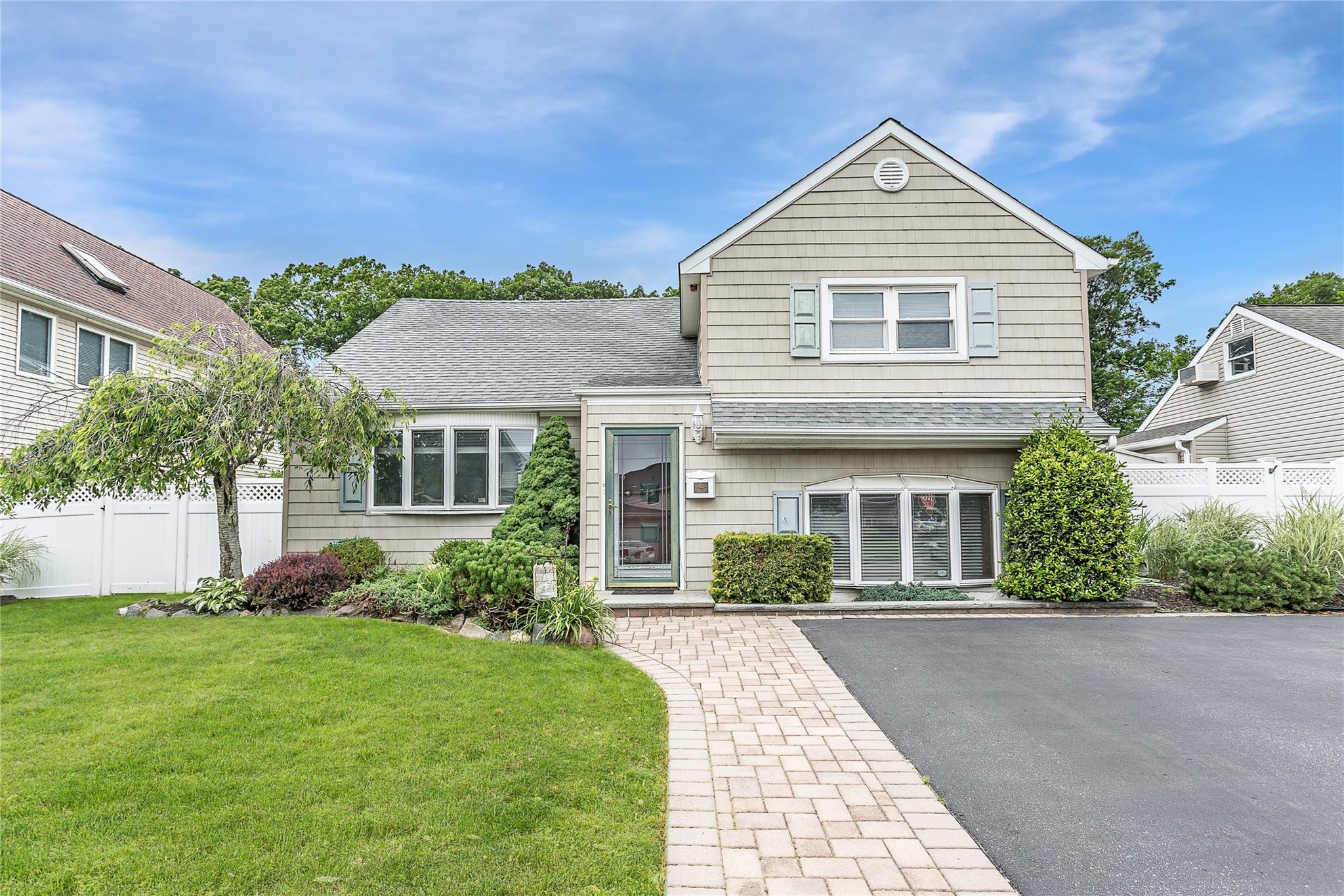 15 Poplar St, Massapequa, NY 11758 - MLS 874355 - Coldwell Banker