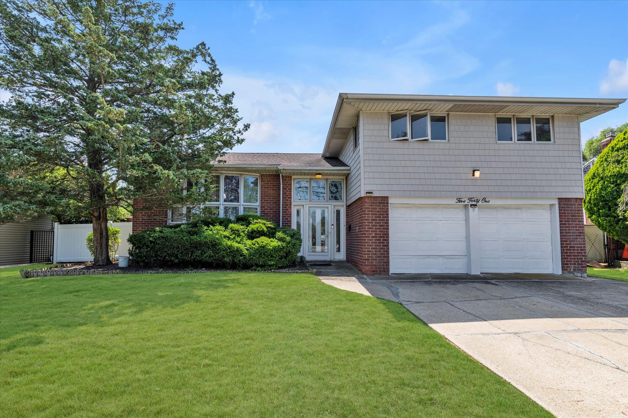 541 Woodbury Rd, Plainview, NY 11803 - MLS 875648 - Coldwell Banker