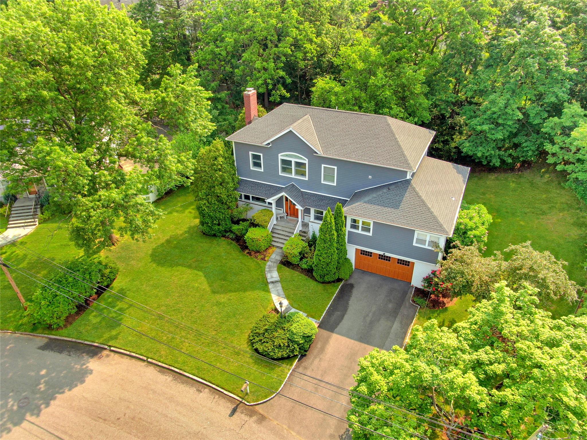 21 Winding Brook Rd, New Rochelle, NY 10804 - MLS 879263 - Coldwell Banker