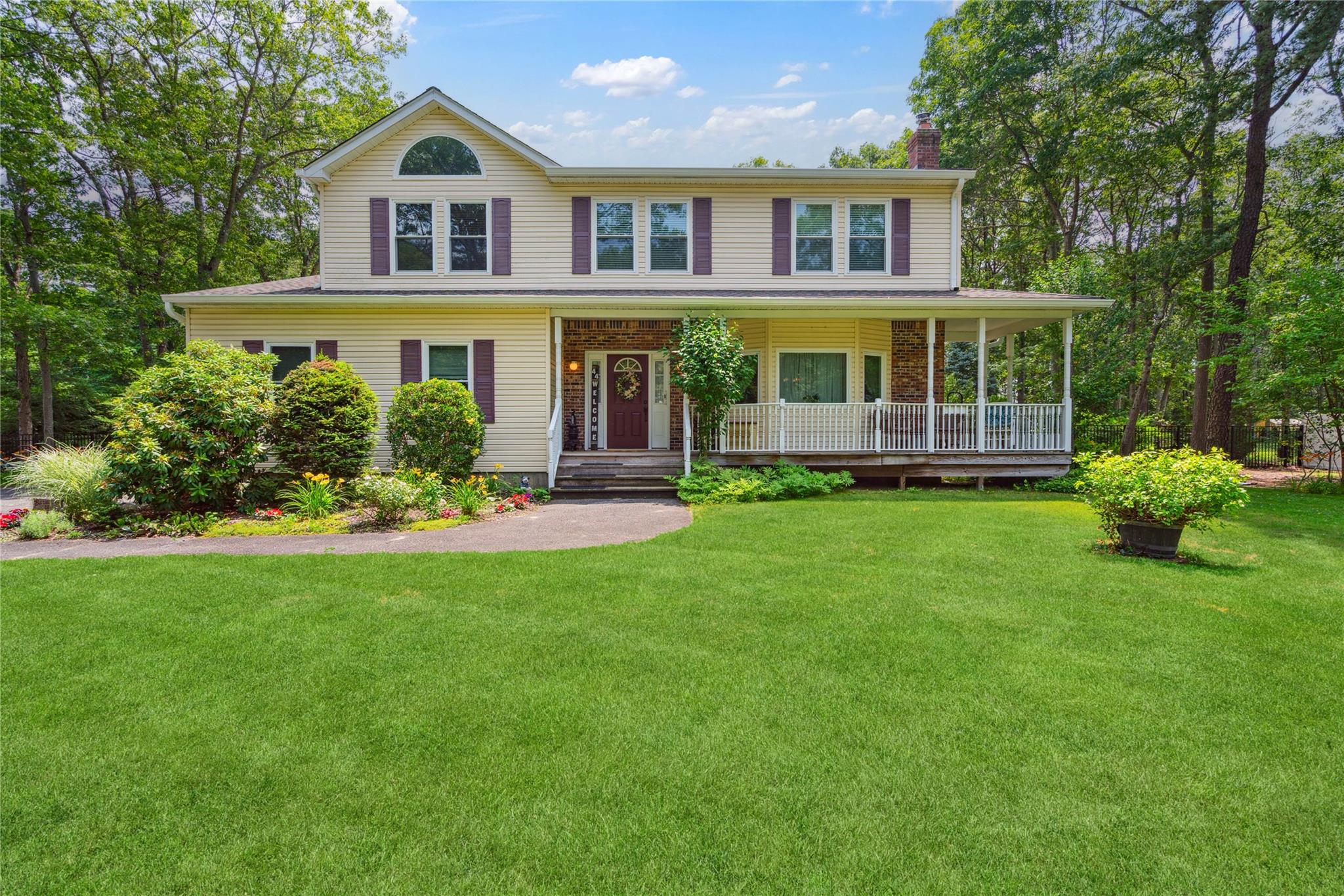 44 Jamaica Ave, Holtsville, NY 11742 - MLS 880991 - Coldwell Banker