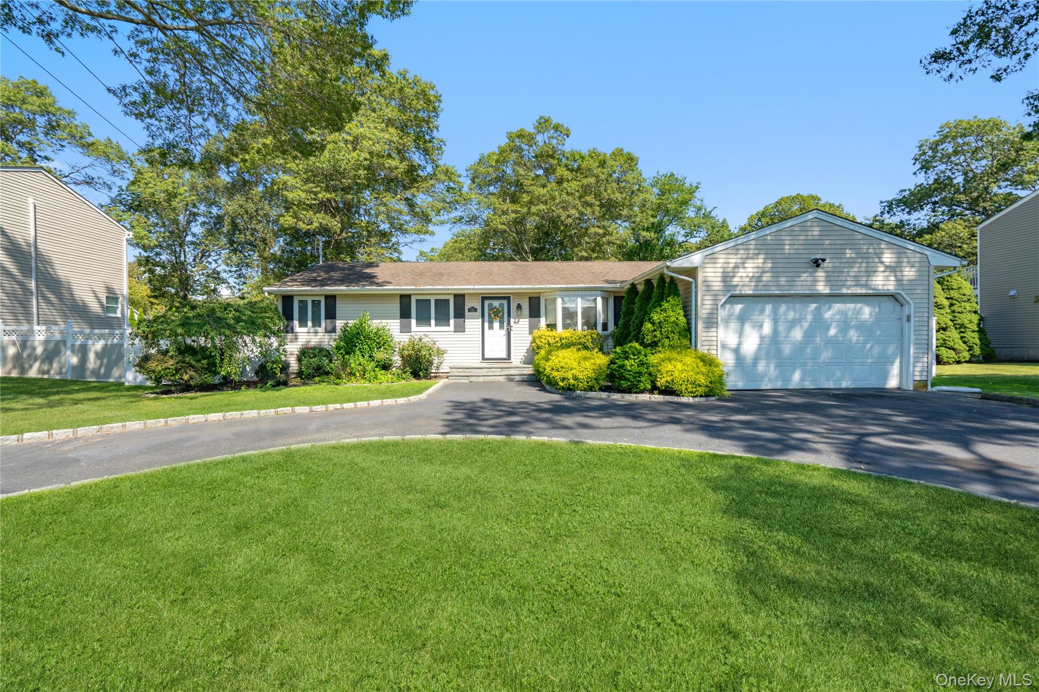 191 Philip St, Holbrook, NY 11741 - MLS 911855 - Coldwell Banker