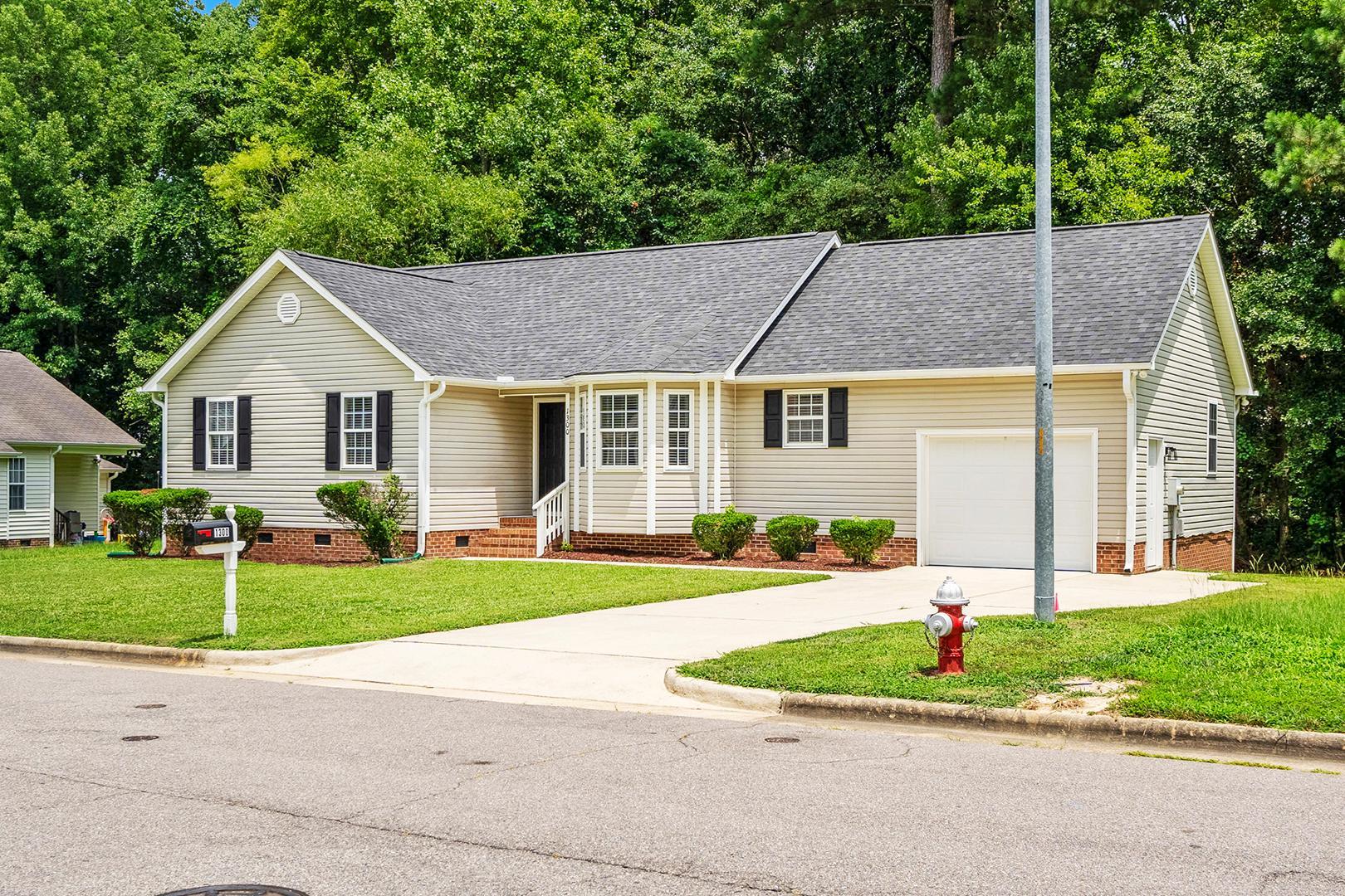 1300 Poplar Ridge Rd, Fuquay Varina, NC 27526 - MLS 10048097 - Coldwell ...