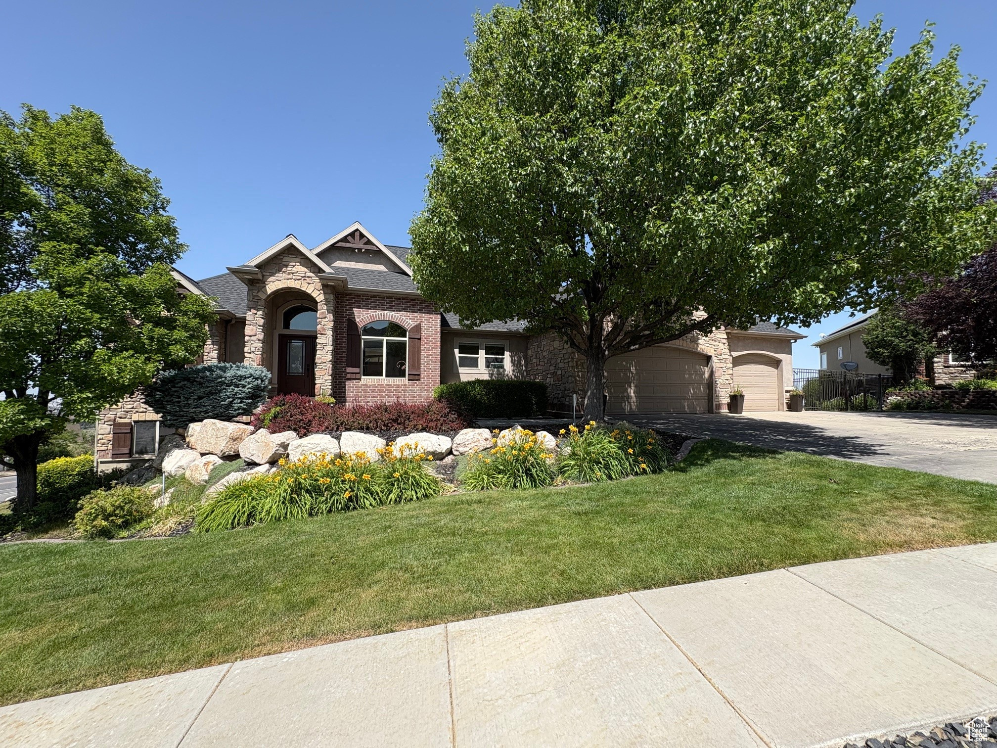 398 S Lofty Ln E, North Salt Lake, UT 84054 - MLS 2081700 - Coldwell Banker