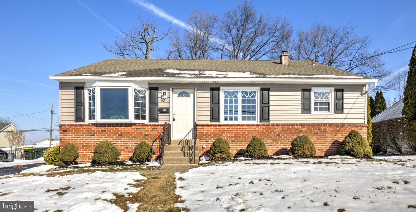 111 Everett Ave, Willow Grove, PA 19090 - MLS PAMC2165564 - Coldwell Banker