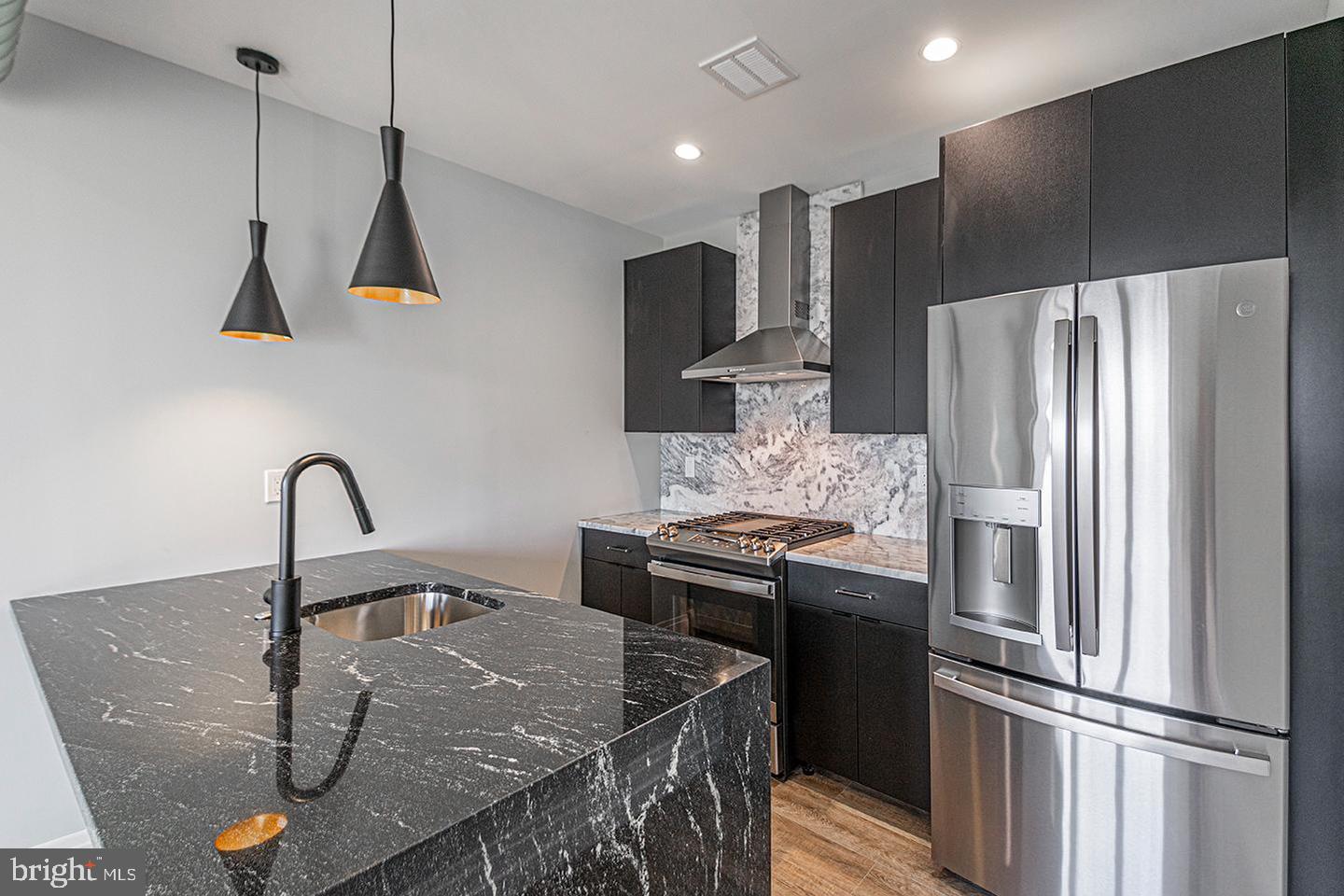 526 Brown St #UNIT 405, Philadelphia, PA 19123 - MLS PAPH2561220 ...