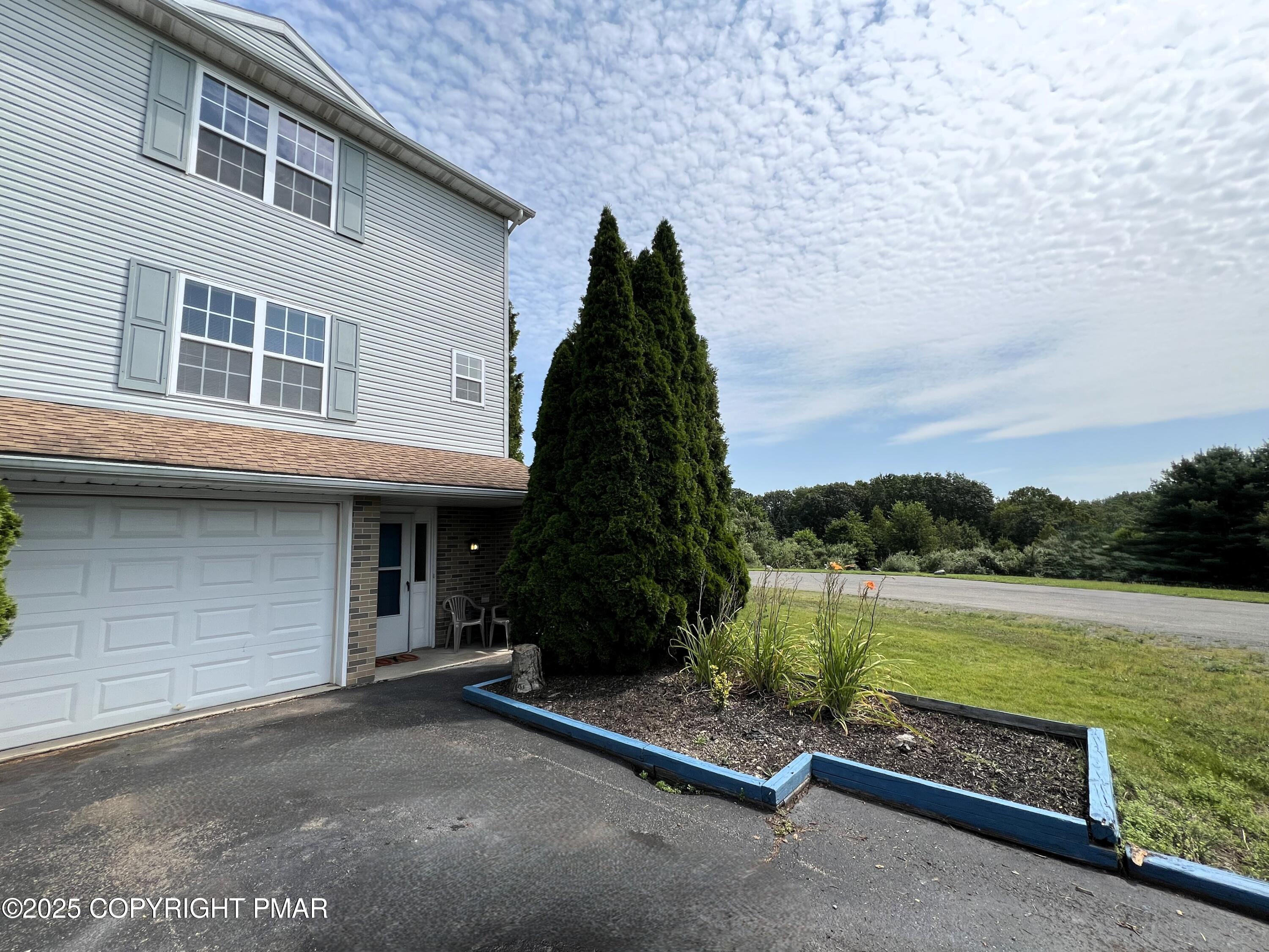 201 Victoria Arms Cir, Kunkletown, PA 18058 - MLS PM-134359 - Coldwell ...