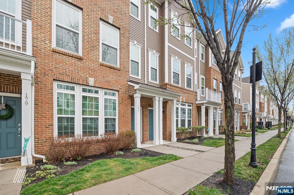 177 Wesmont Drive, Wood Ridge, NJ 07075 - MLS 25011645 - Coldwell Banker