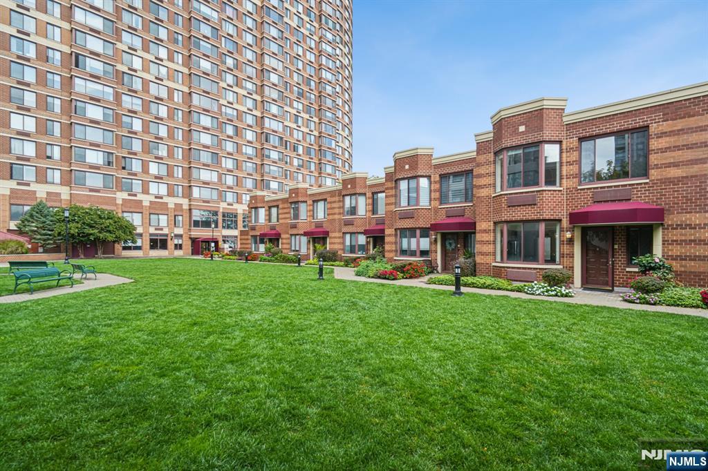 100 Old Palisade Pl16 #PL16, Fort Lee, NJ 07024 - MLS 25032357 ...