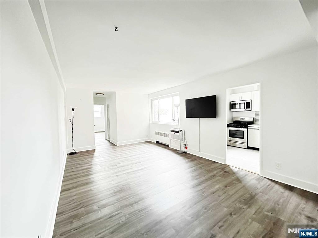2345 Linwood Ave 3E #3E, Fort Lee, NJ 07024 - MLS 25007629 - Coldwell ...