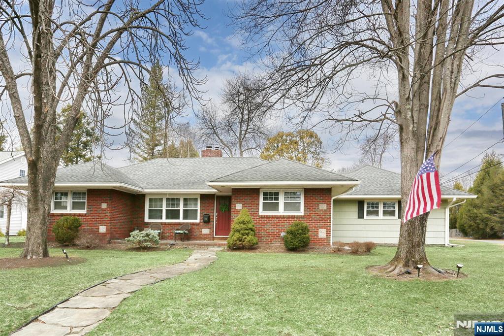 570 Cleveland Ave, River Vale Township, NJ 07675 - MLS 25008032 ...